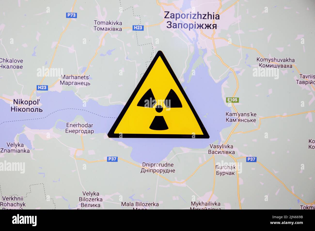 Zaporizhzhia nuclear power plant on map. The danger of nuclear leak and ...