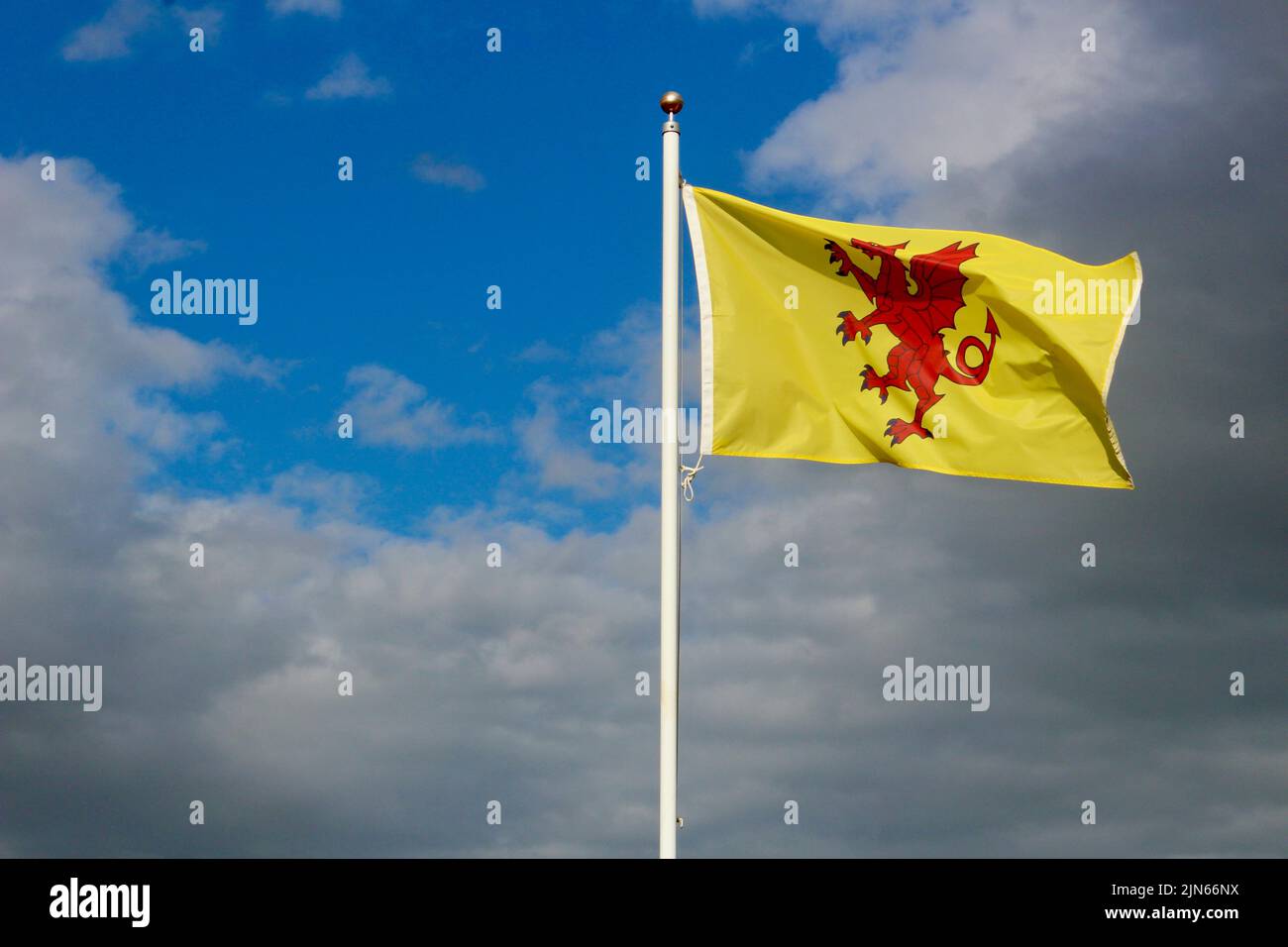 Dragon rampant gules hi-res stock photography and images - Alamy