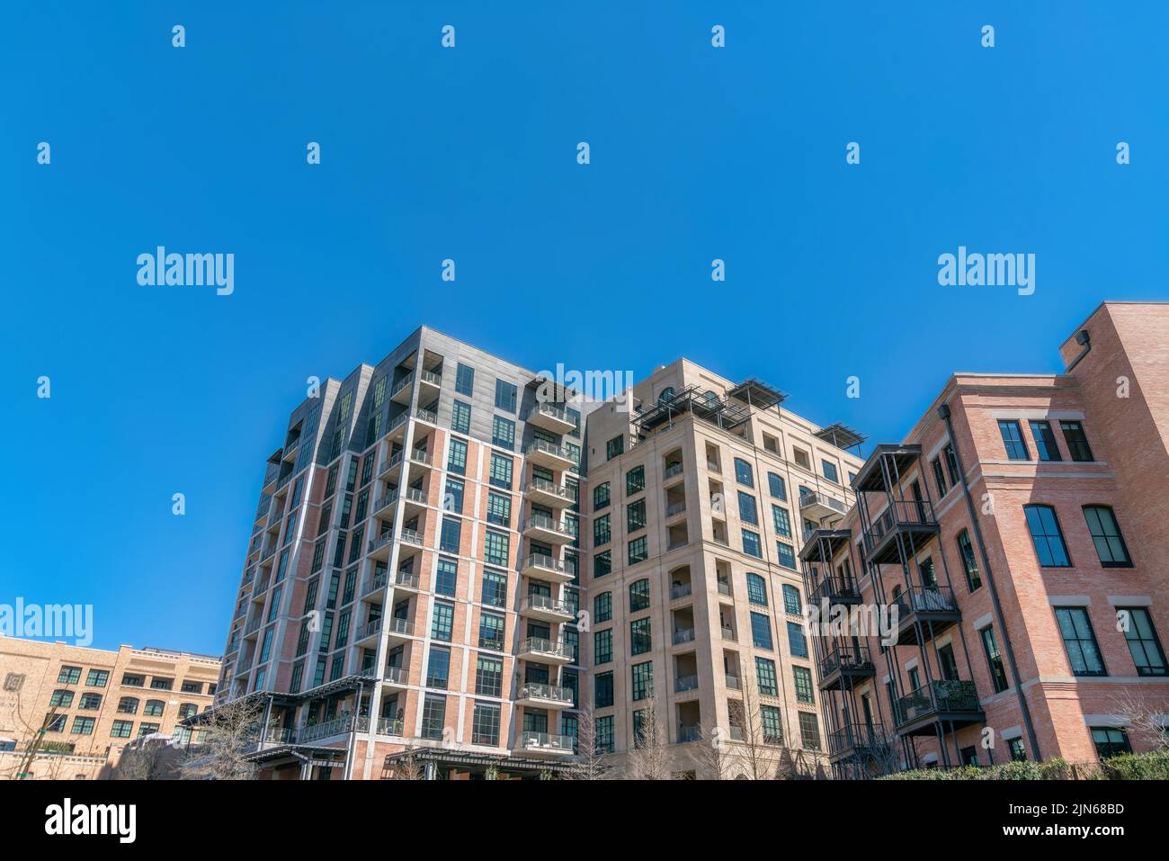 Mid-rise apartment buildings at San Antonio, Texas Stock Photo - Alamy