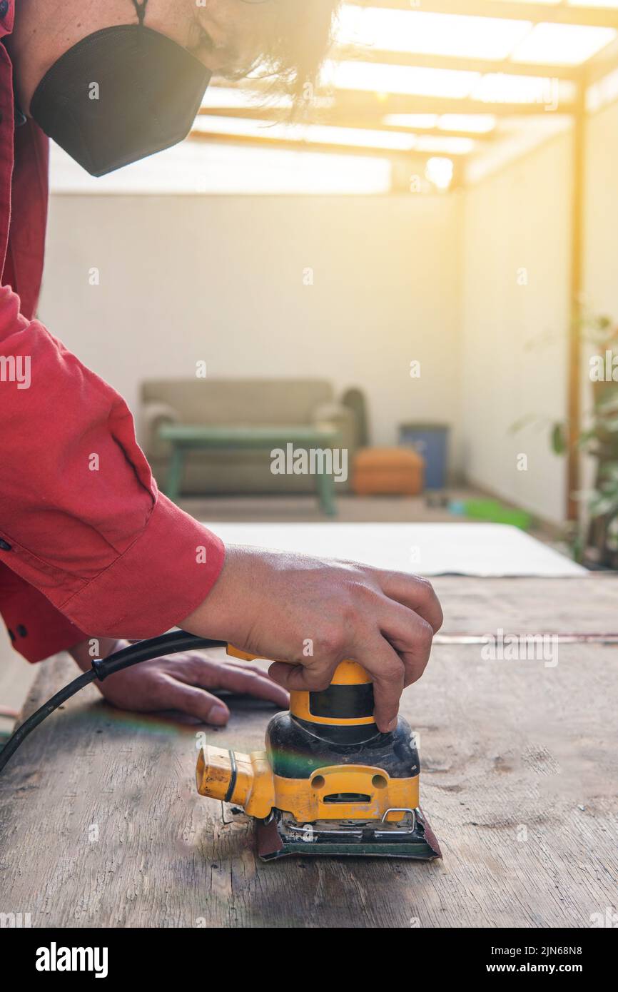 Man working with grinding machine hi-res stock photography and images ...