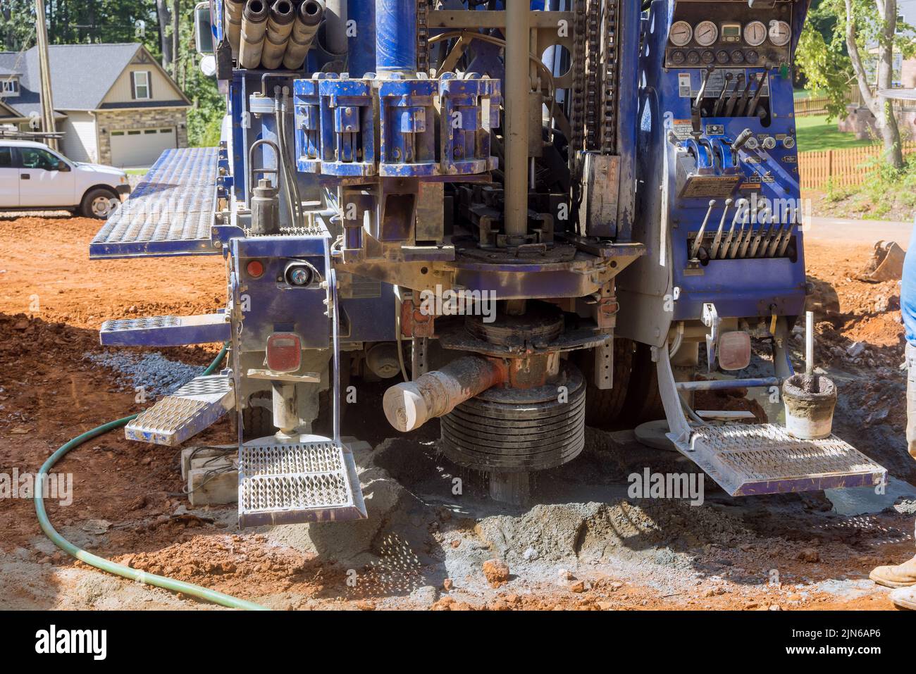 An effective portable hydraulic drilling rig that is capable of ...