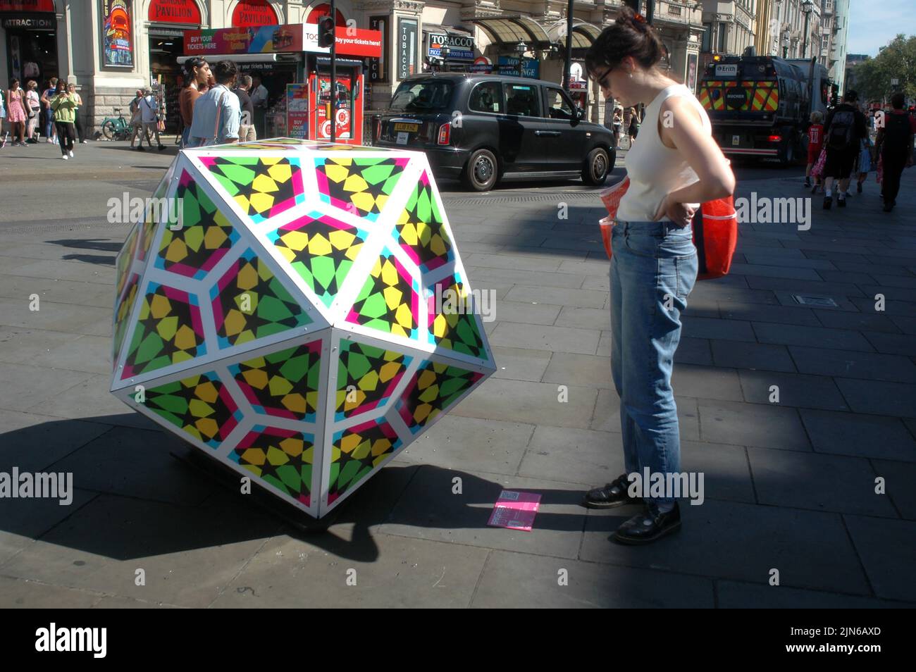 Pop geometric icosahedron hi-res stock photography and images - Alamy
