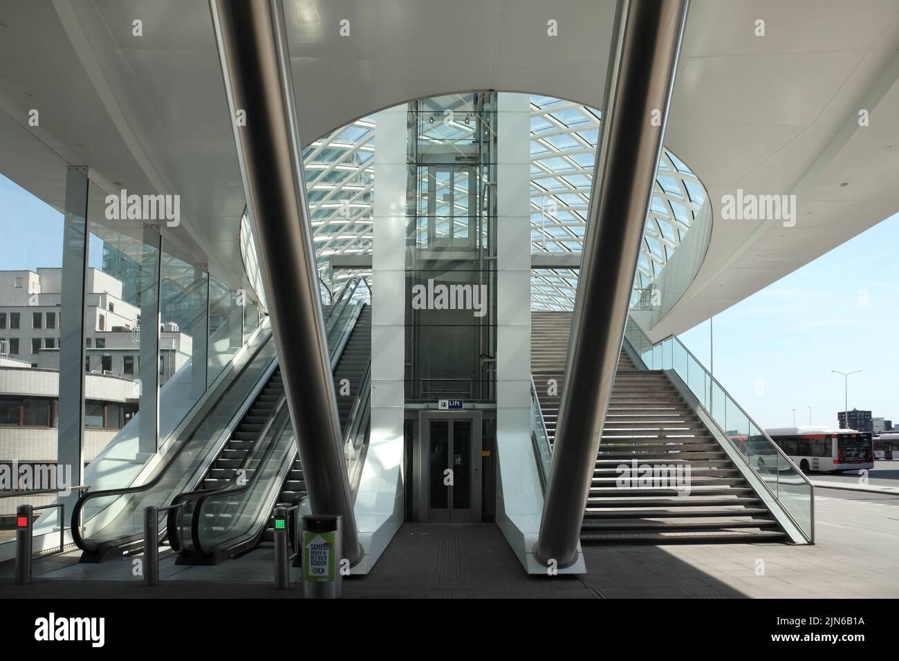 The RET Metro station at The Hague / Den Haag Centraal main railway ...