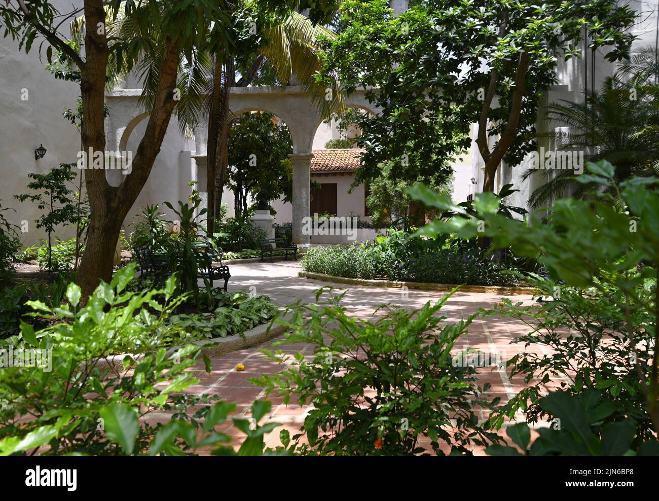 Patio city havana cuba hi-res stock photography and images - Alamy