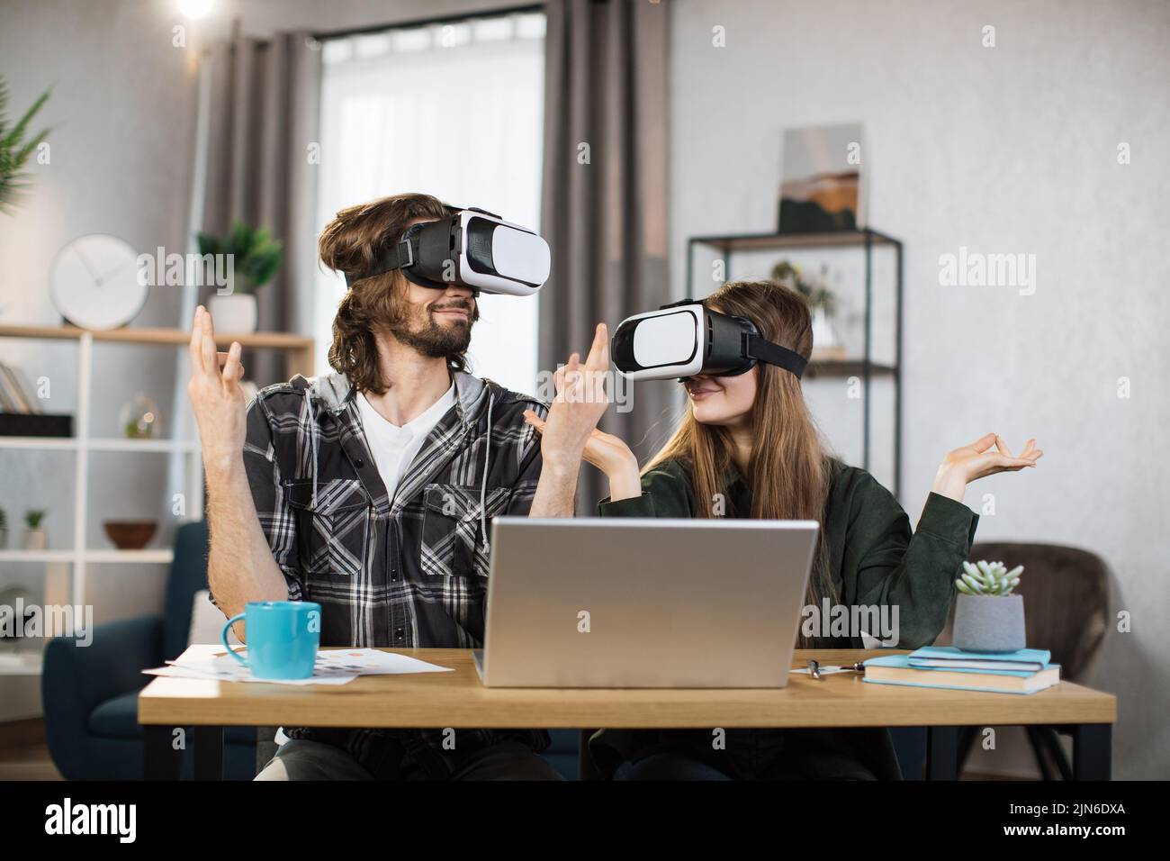 Playing vr games diverse hi-res stock photography and images - Alamy