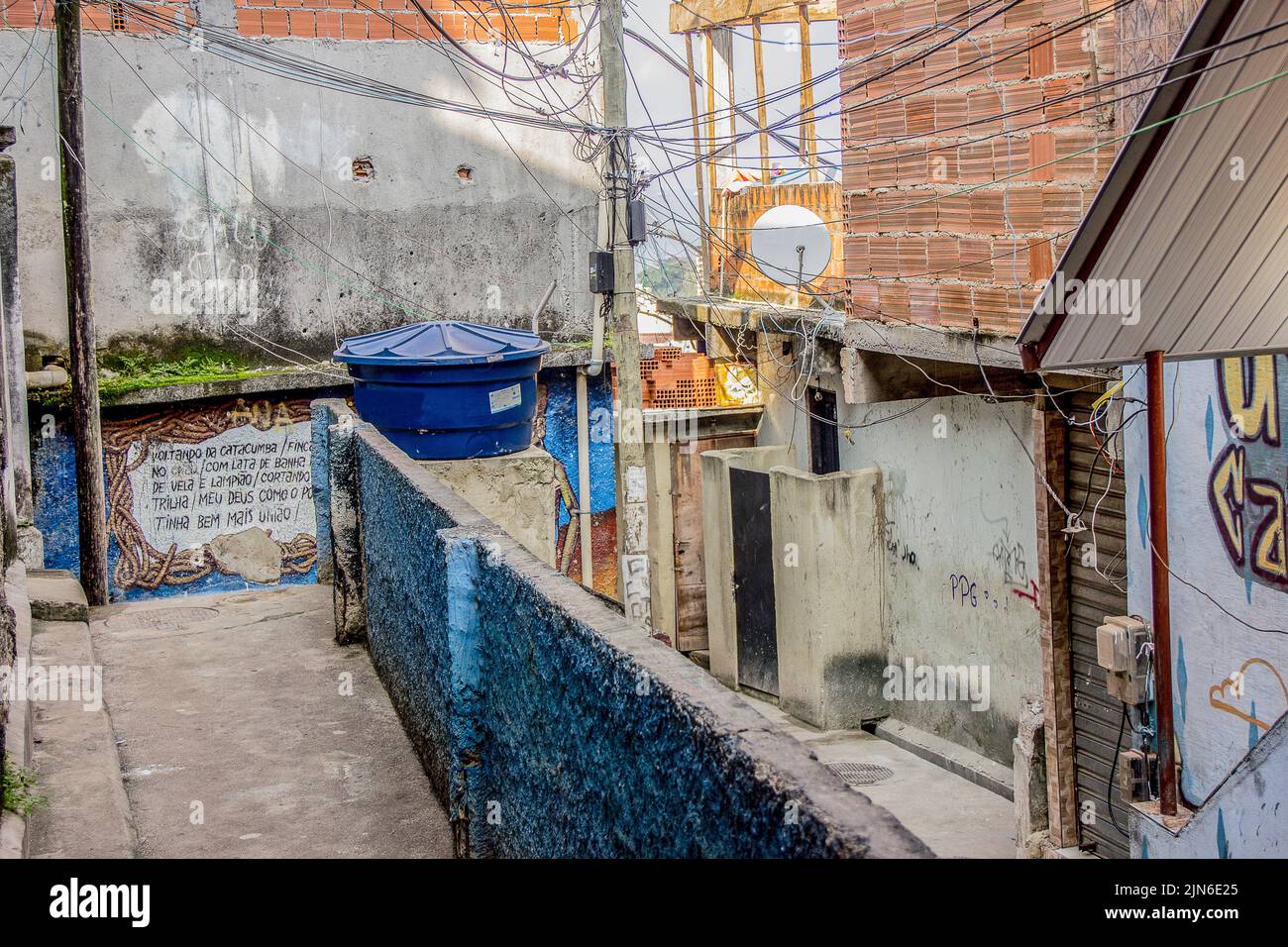 landscape of the Cantagalo favela Stock Photo - Alamy