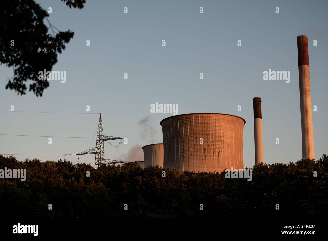 Uniper power plant scholven cooling towers hi-res stock photography and ...