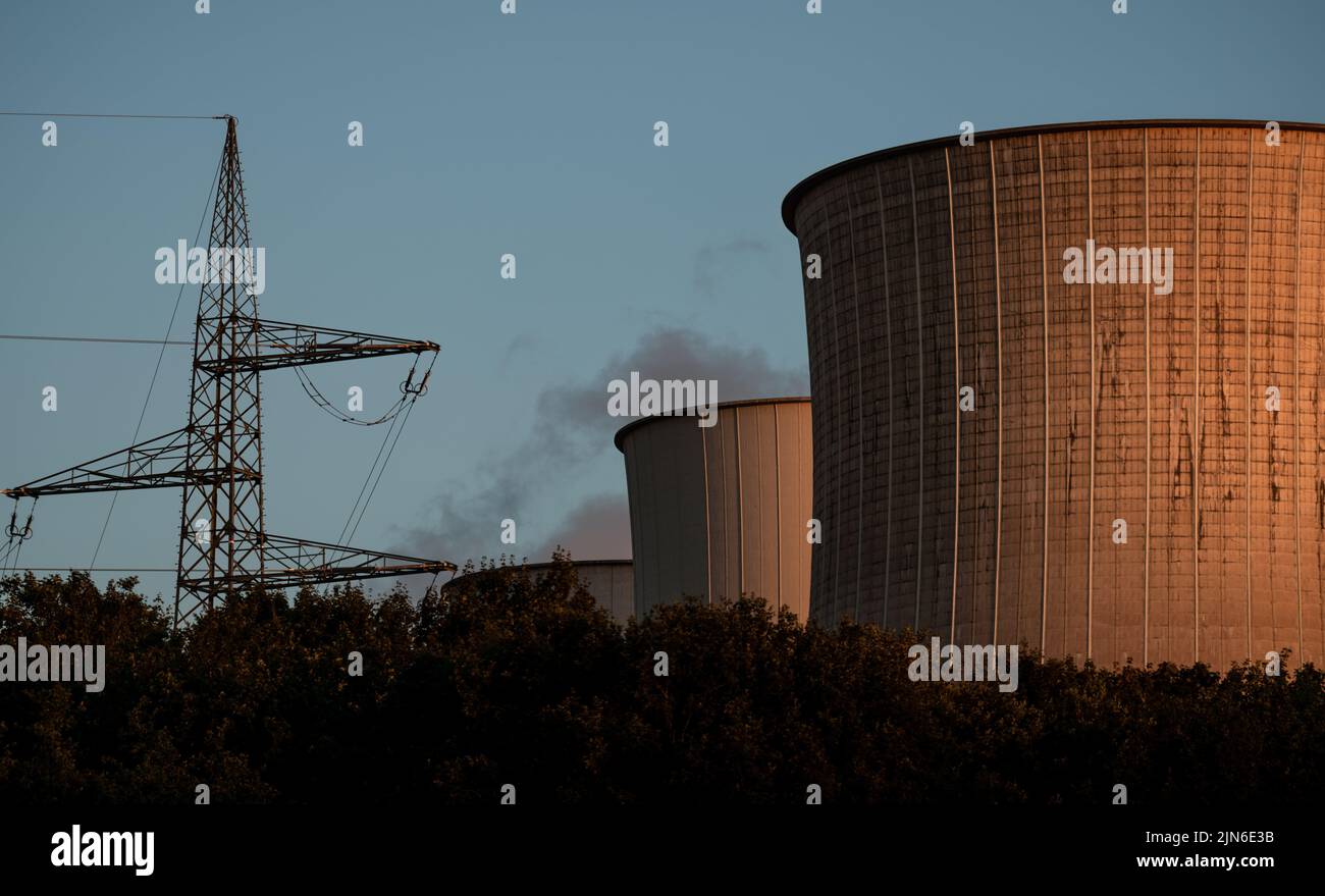 Uniper power plant scholven cooling towers hi-res stock photography and ...