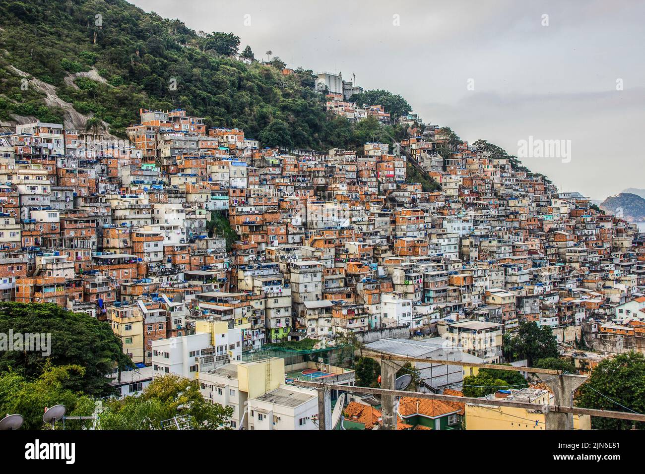 landscape of the Cantagalo favela Stock Photo - Alamy