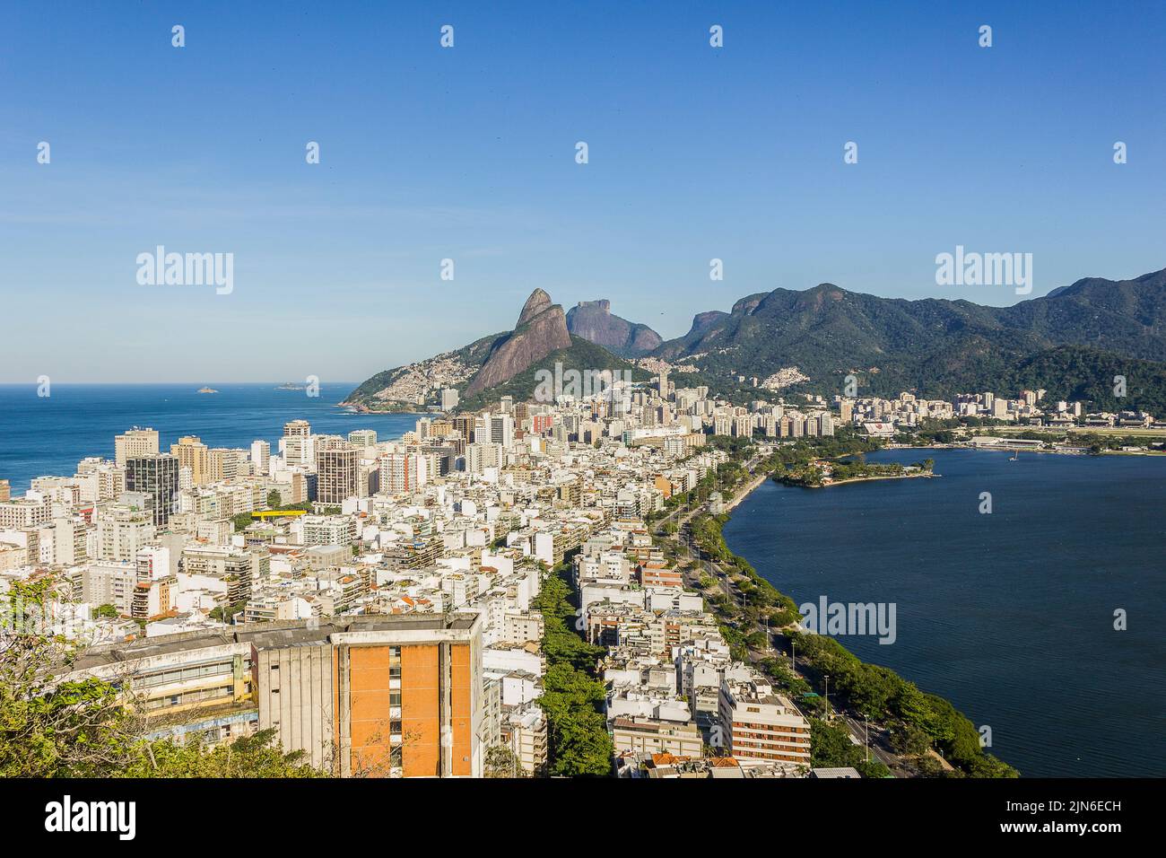 landscape of the Cantagalo favela Stock Photo - Alamy