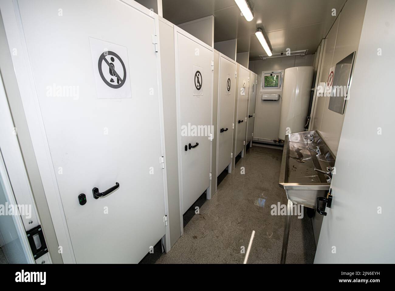Illustration picture shows the showers at the new asylum center in ...