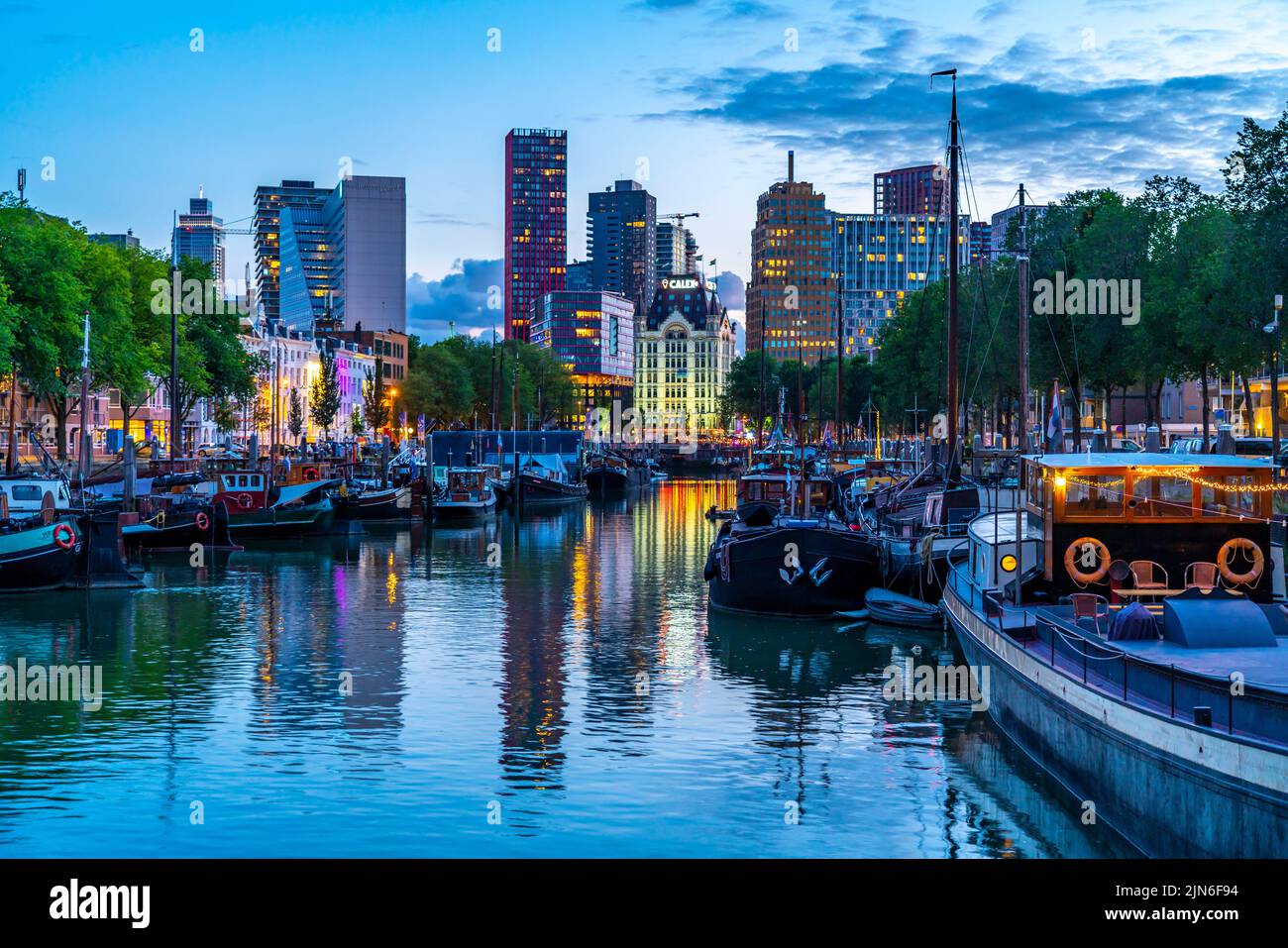 Rotterdam city centre, Oudehaven, historic harbour, The White House ...