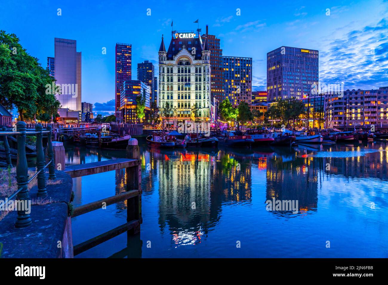 Rotterdam city centre, Oudehaven, historic harbour, The White House ...