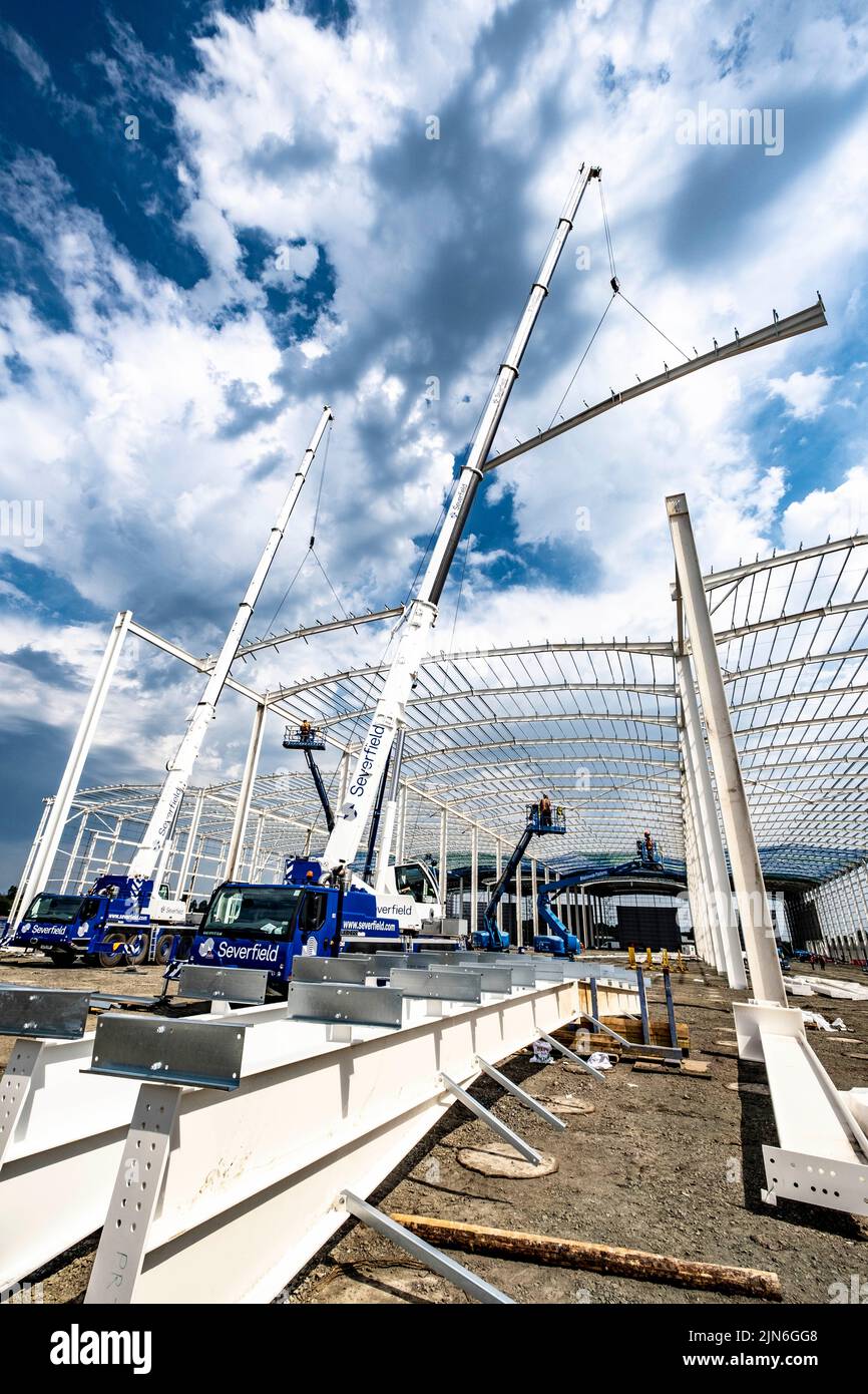 Building construction showing steel beams and working at height Stock ...