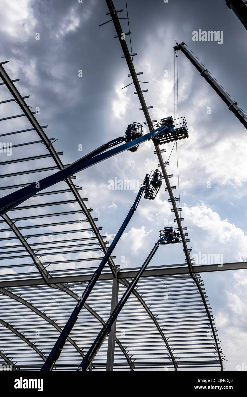Building construction showing steel beams and working at height Stock ...