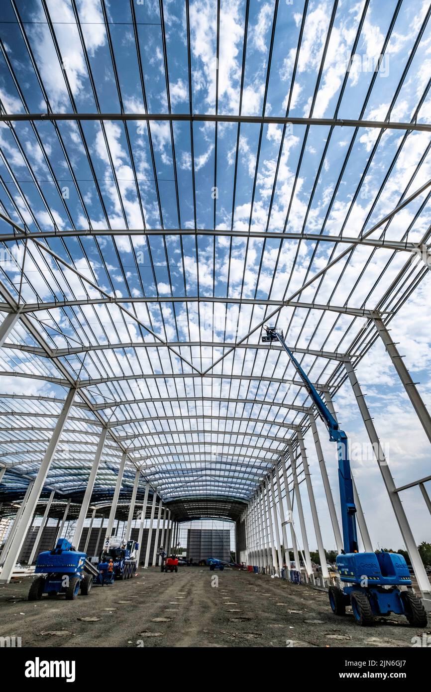 Building construction showing steel beams and working at height Stock ...