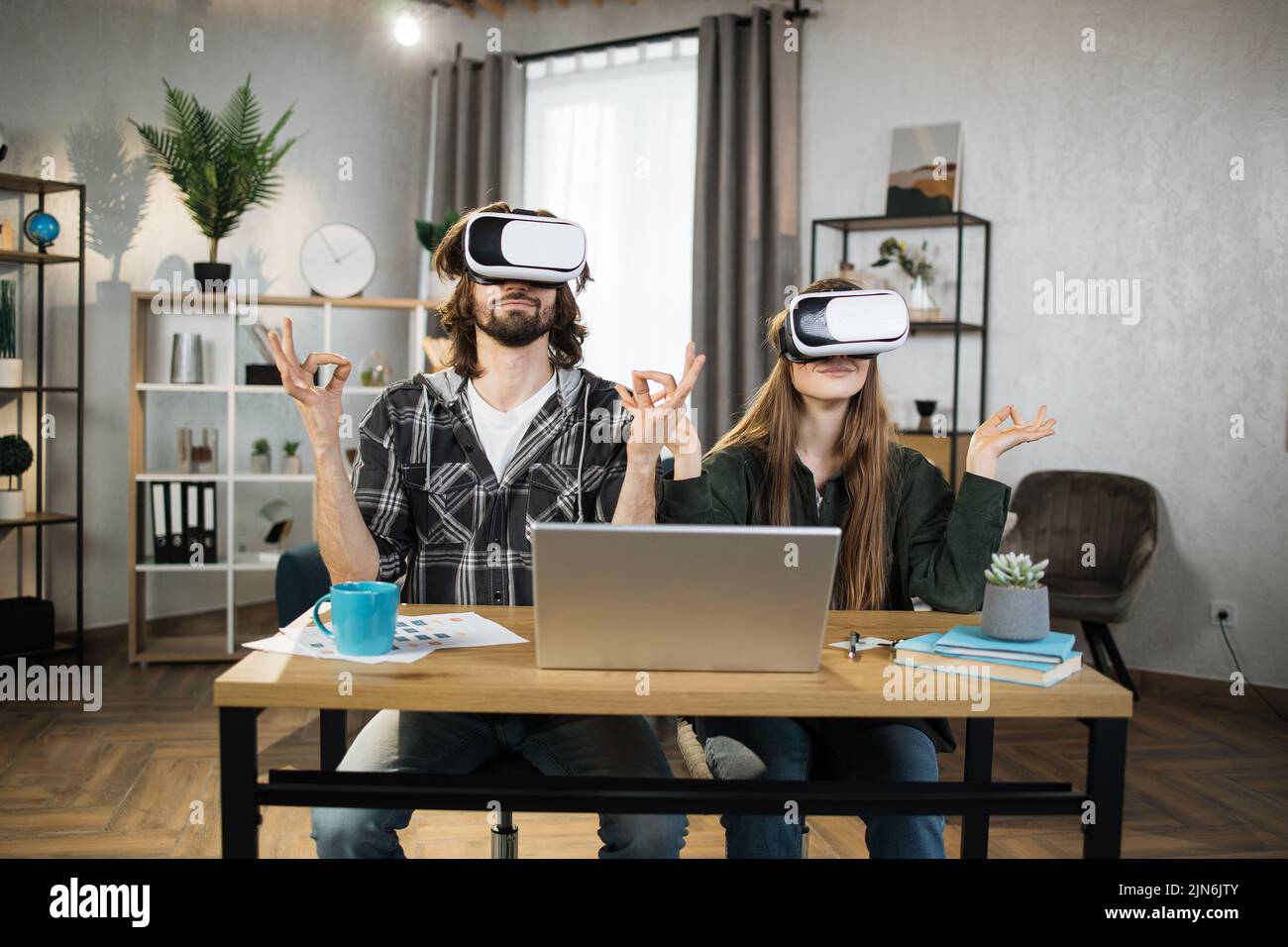 Playing vr games diverse hi-res stock photography and images - Alamy