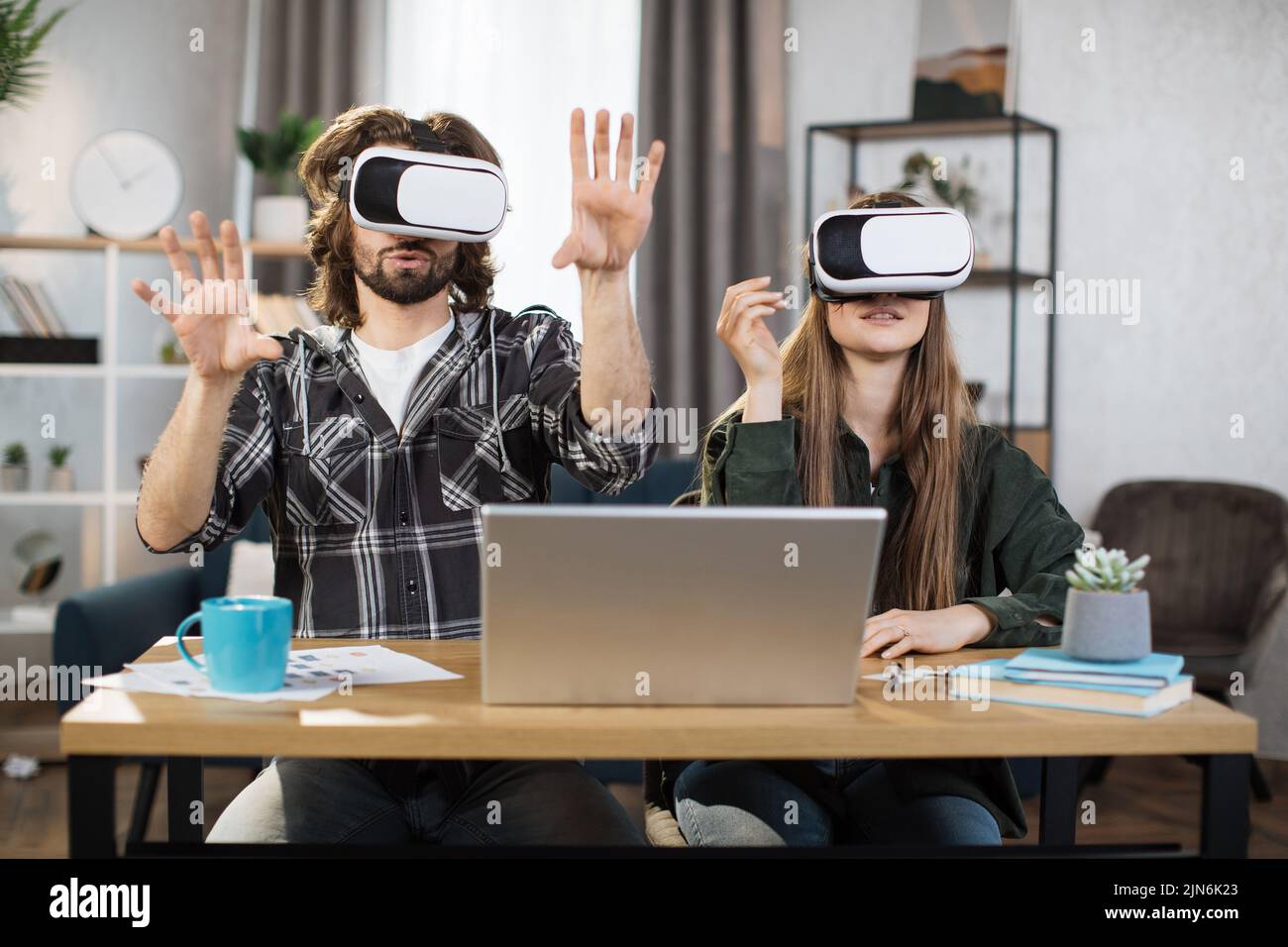 Man working at home presentation family hi-res stock photography and ...