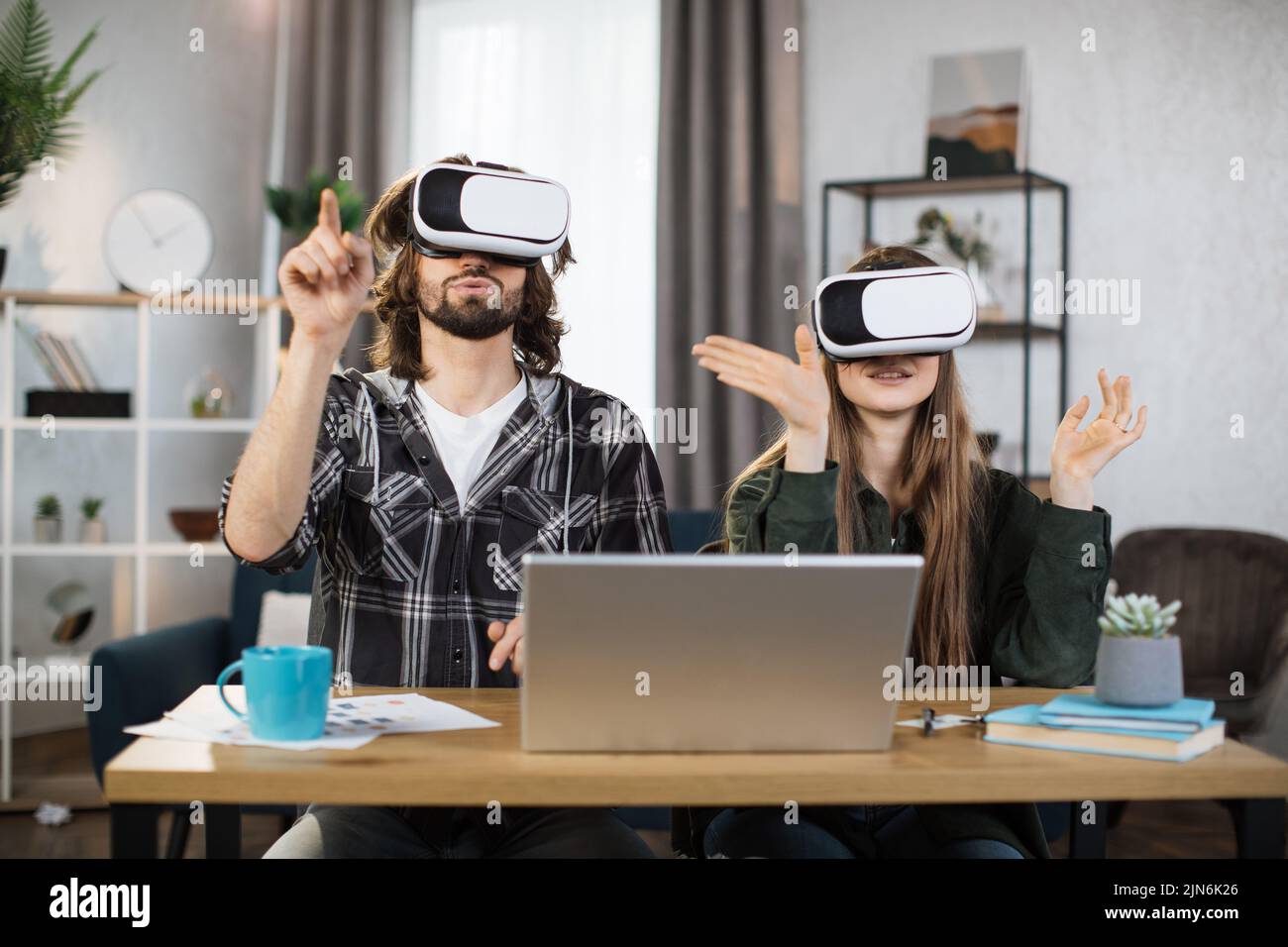 Man working at home presentation family hi-res stock photography and ...