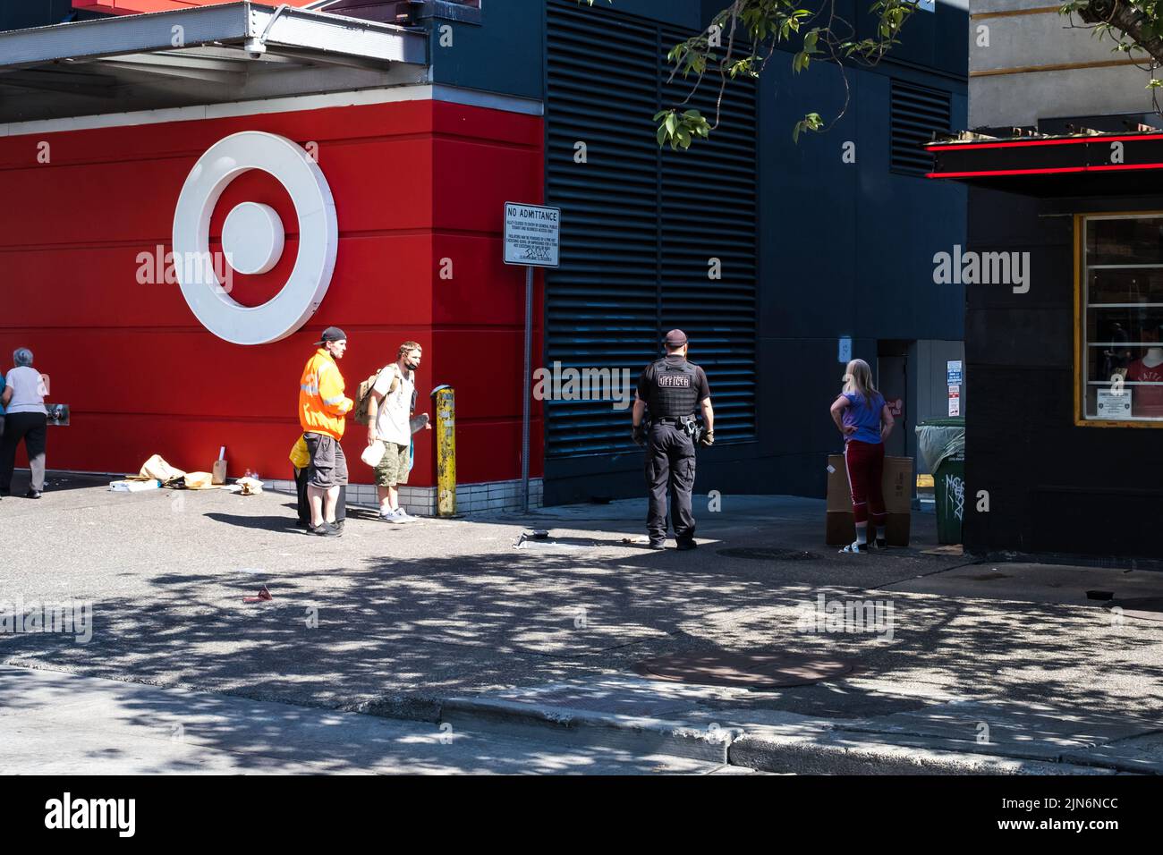 Seattle, USA. 28 Jul, 2022. A security officer at the downtown Target ...