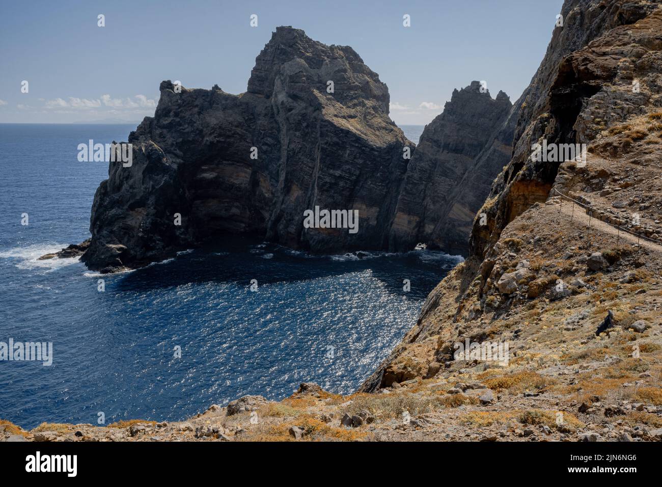 Trail by the cliffs, PR8 Vereda da Ponta de São Lourenço hike, Madeira ...