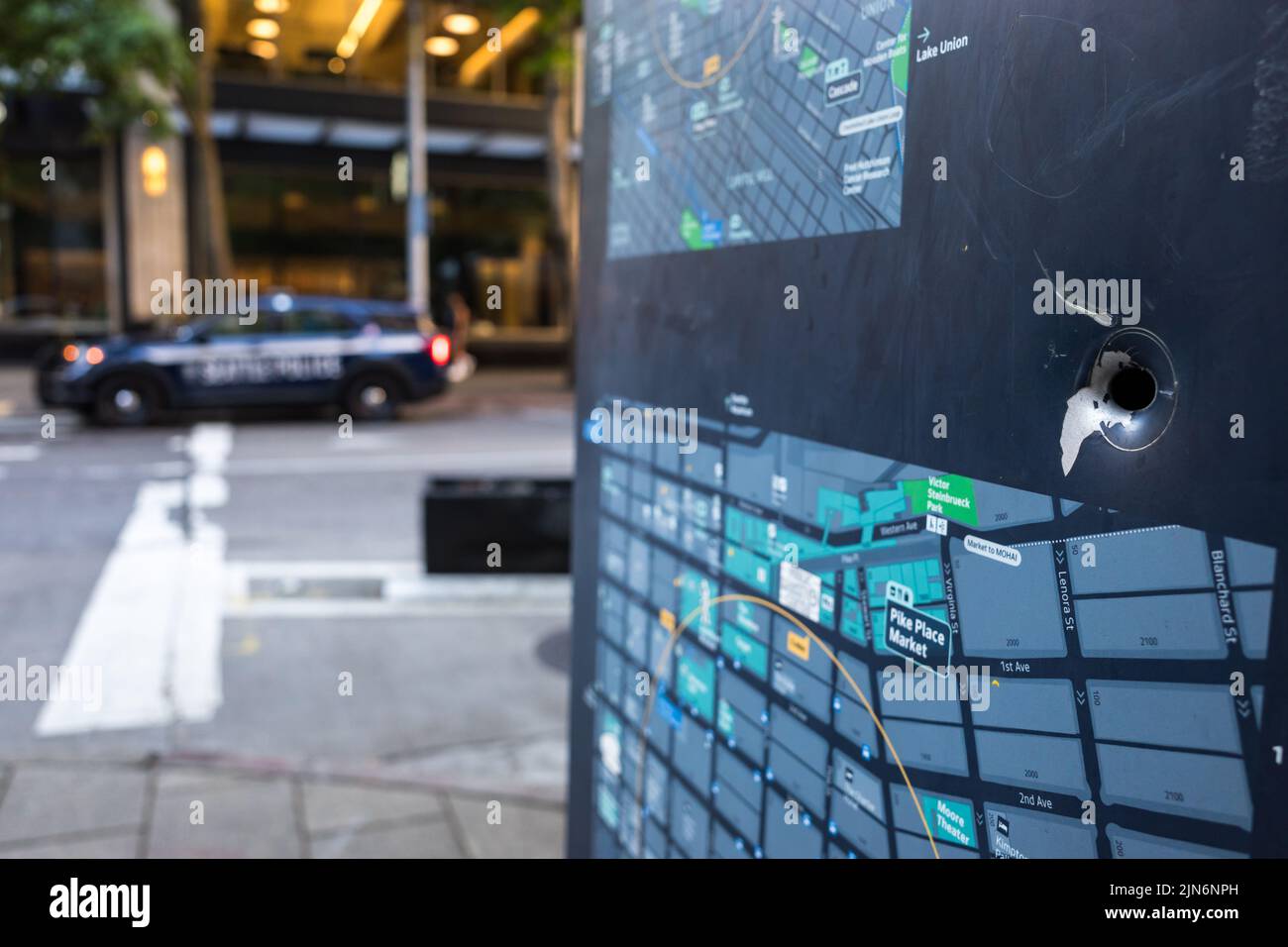 Seattle, USA. 8th Aug, 2022. Informational sidewalk map 5th and Pike ...