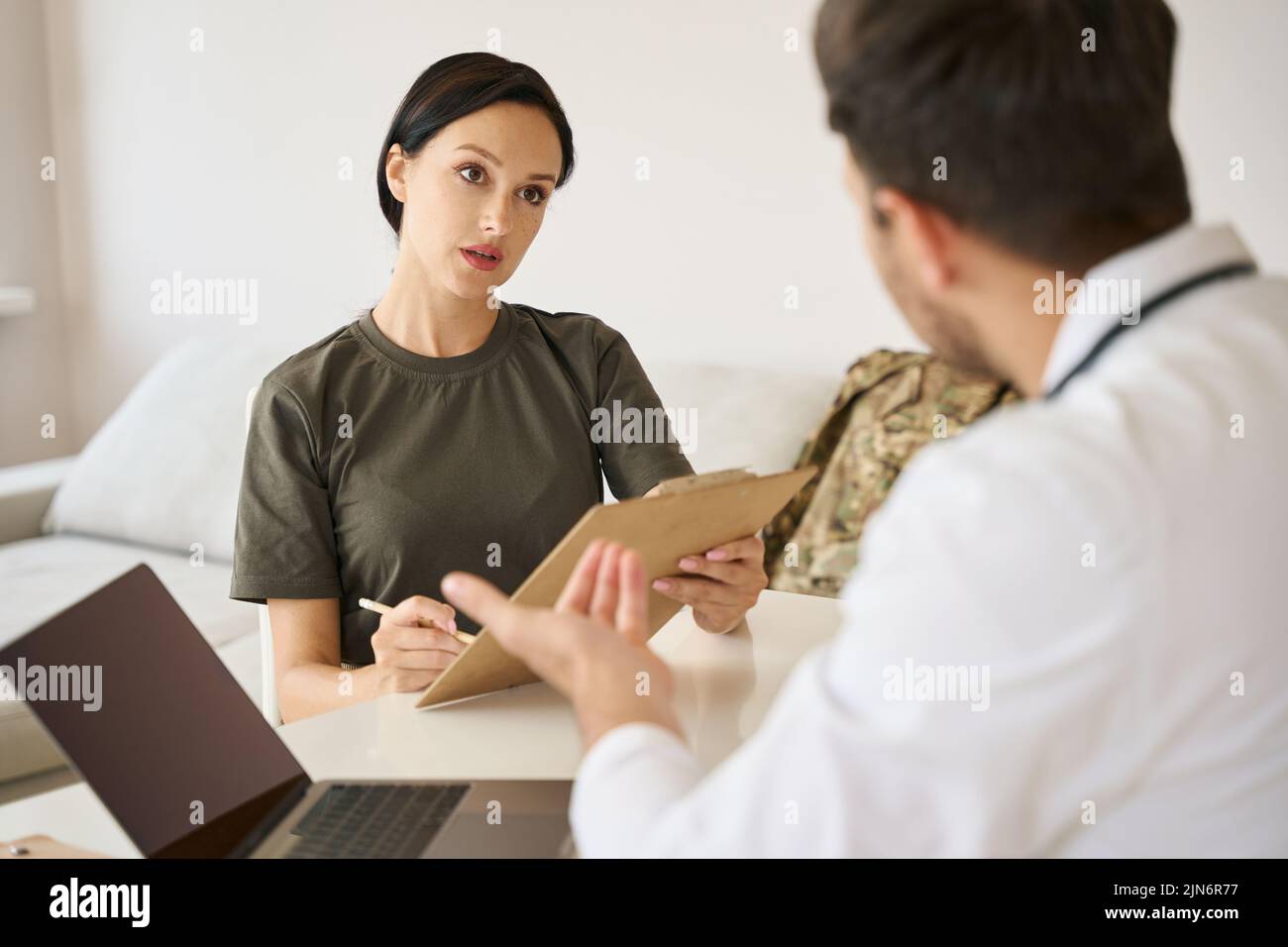 Medical exam army hi-res stock photography and images - Alamy