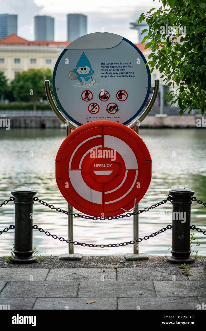 Singapore pub signboard hi-res stock photography and images - Alamy