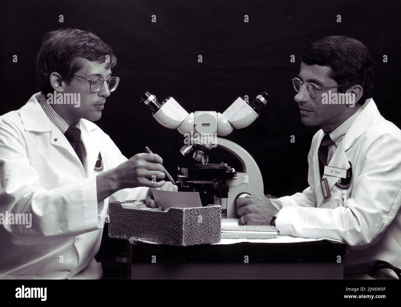 Hiv aids microscope hi-res stock photography and images - Alamy