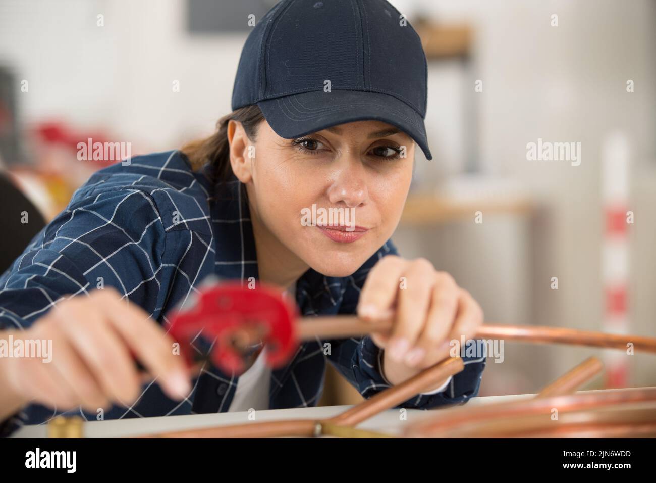 Plumber pipe worker turning hi-res stock photography and images - Alamy