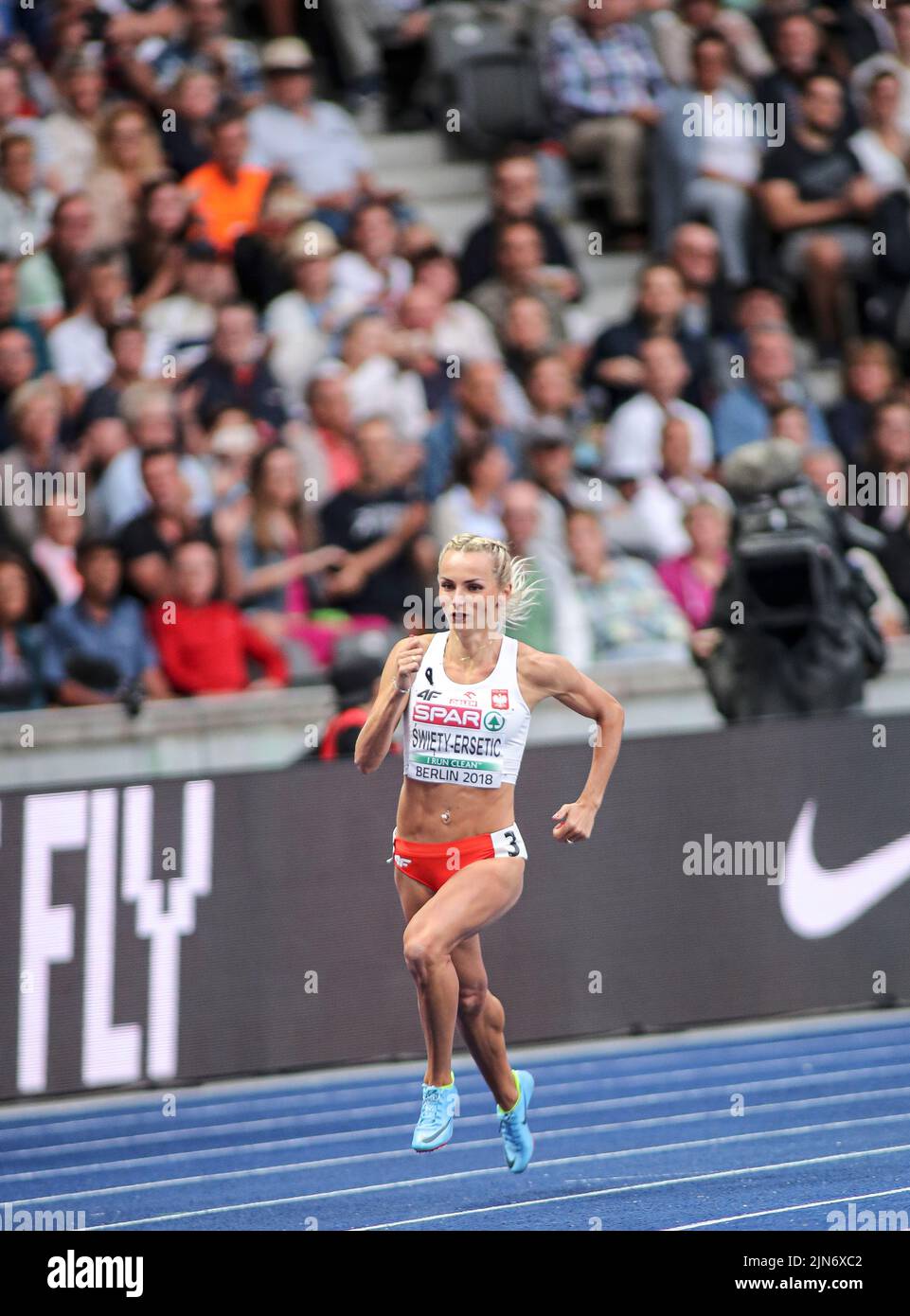 Justyna Święty-Ersetic participating in the 400 meters at the European ...