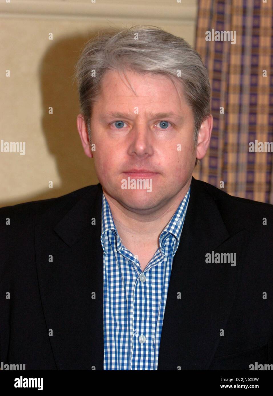 TV'S SECRET MILLIONAIRE ROB LLOYD AT A MEETING OF POMPEY FANS ABOUT HIS ...