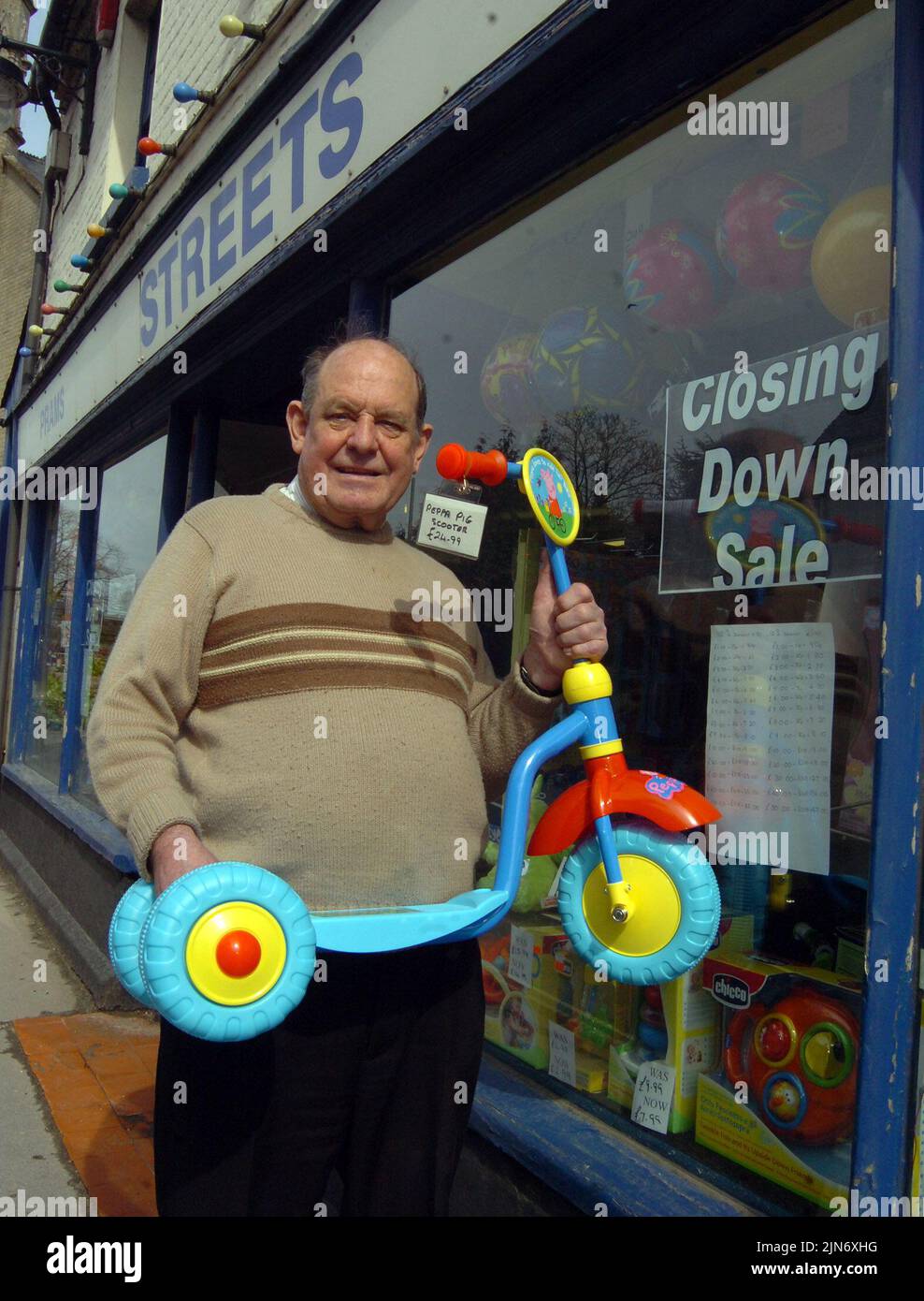 ALAN ANDREWS OUTSIDE STREETS TO SHOP IN RINGWOOD, HANTS WHICH IS ...