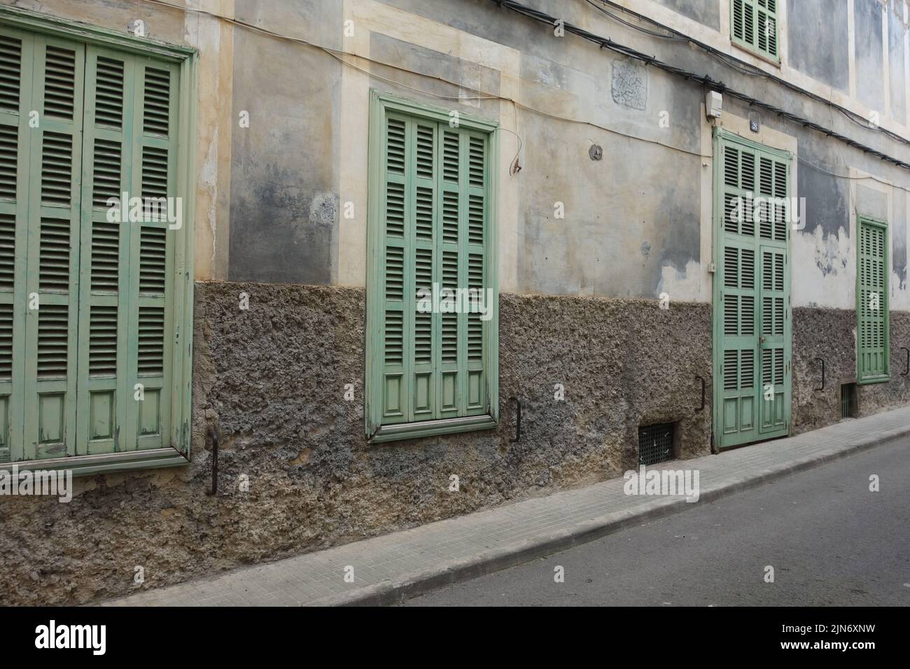 facade with 3 windows and 1 door Stock Photo - Alamy