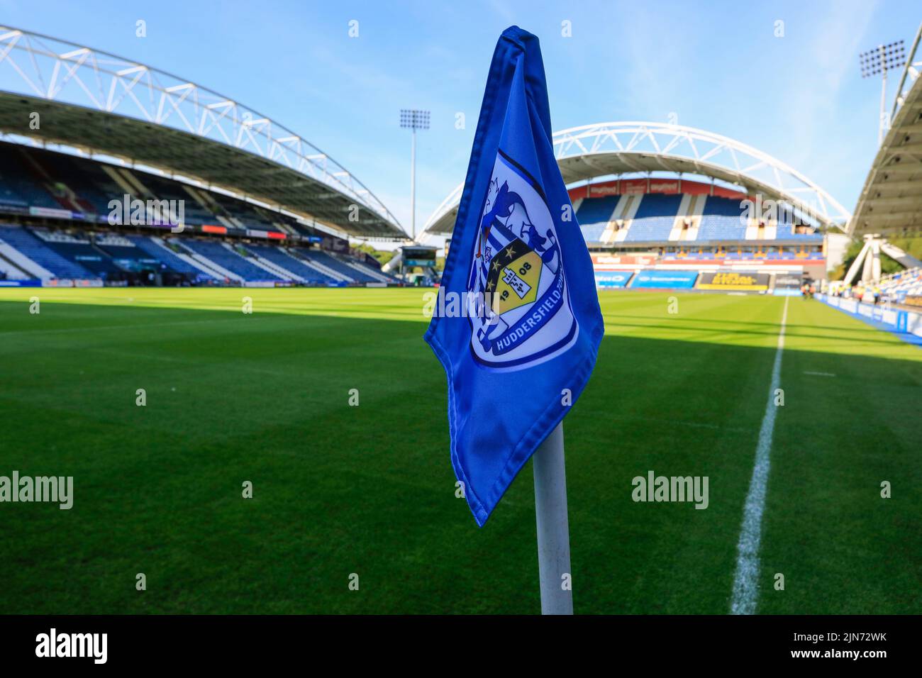 English cup corner flag hi-res stock photography and images - Alamy