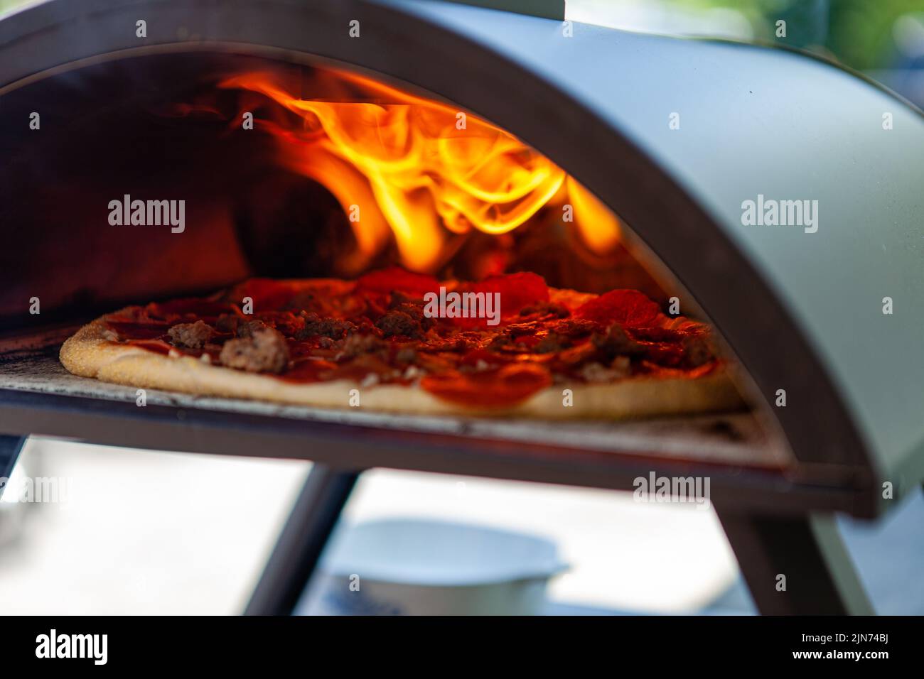 Homemade outdoor pizza oven hi-res stock photography and images - Alamy