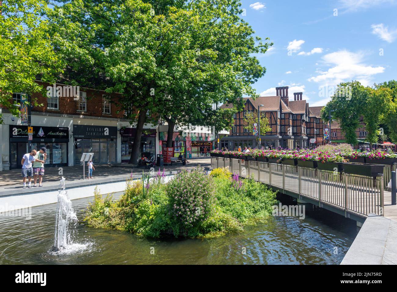 The Pond on The High Street, Watford, Hertfordshire, England, United ...