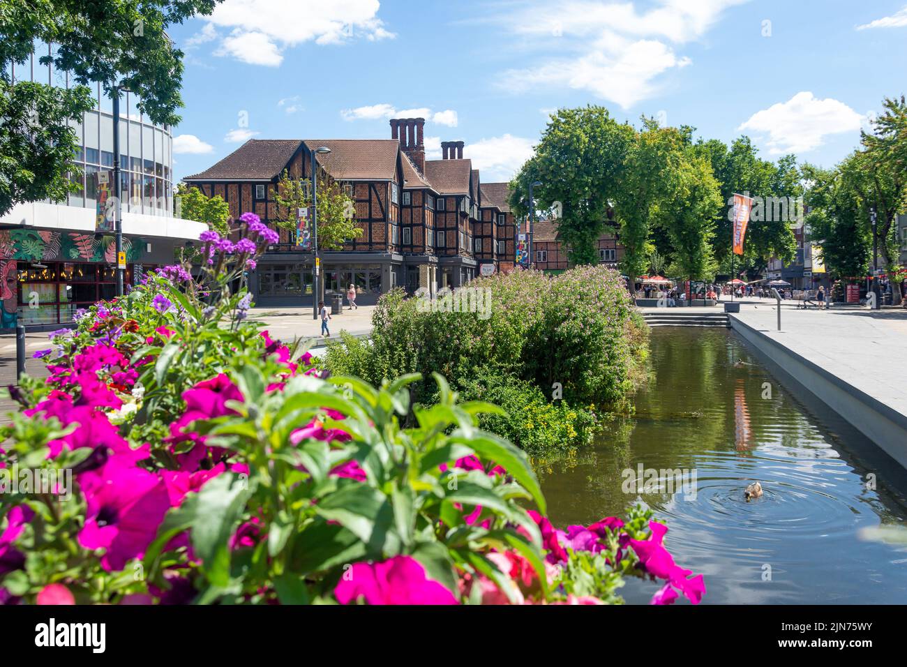 The Pond on The High Street, Watford, Hertfordshire, England, United ...
