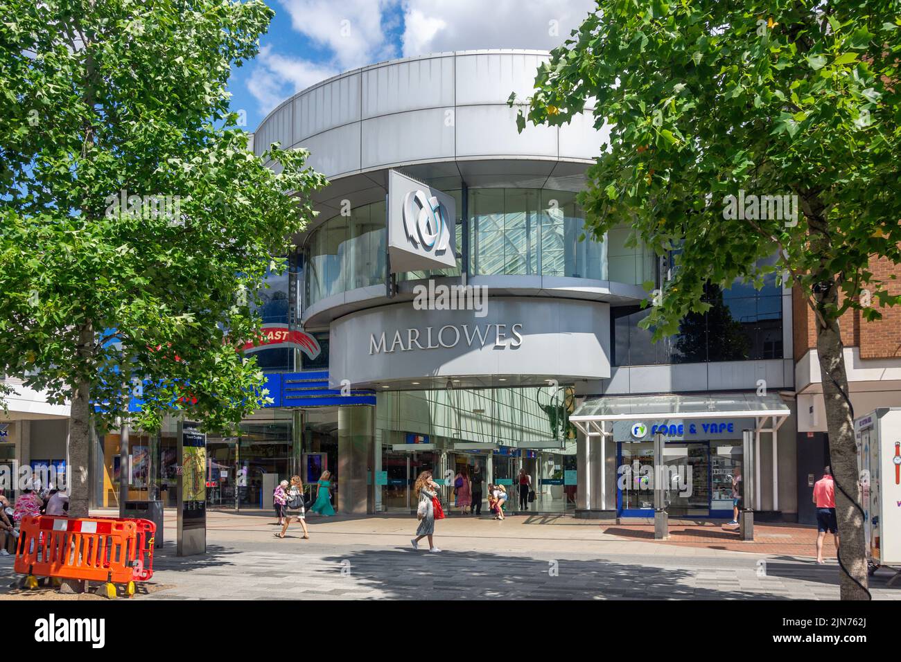 Marlowes riverside shopping centre shops shopping shoppers river hi-res ...