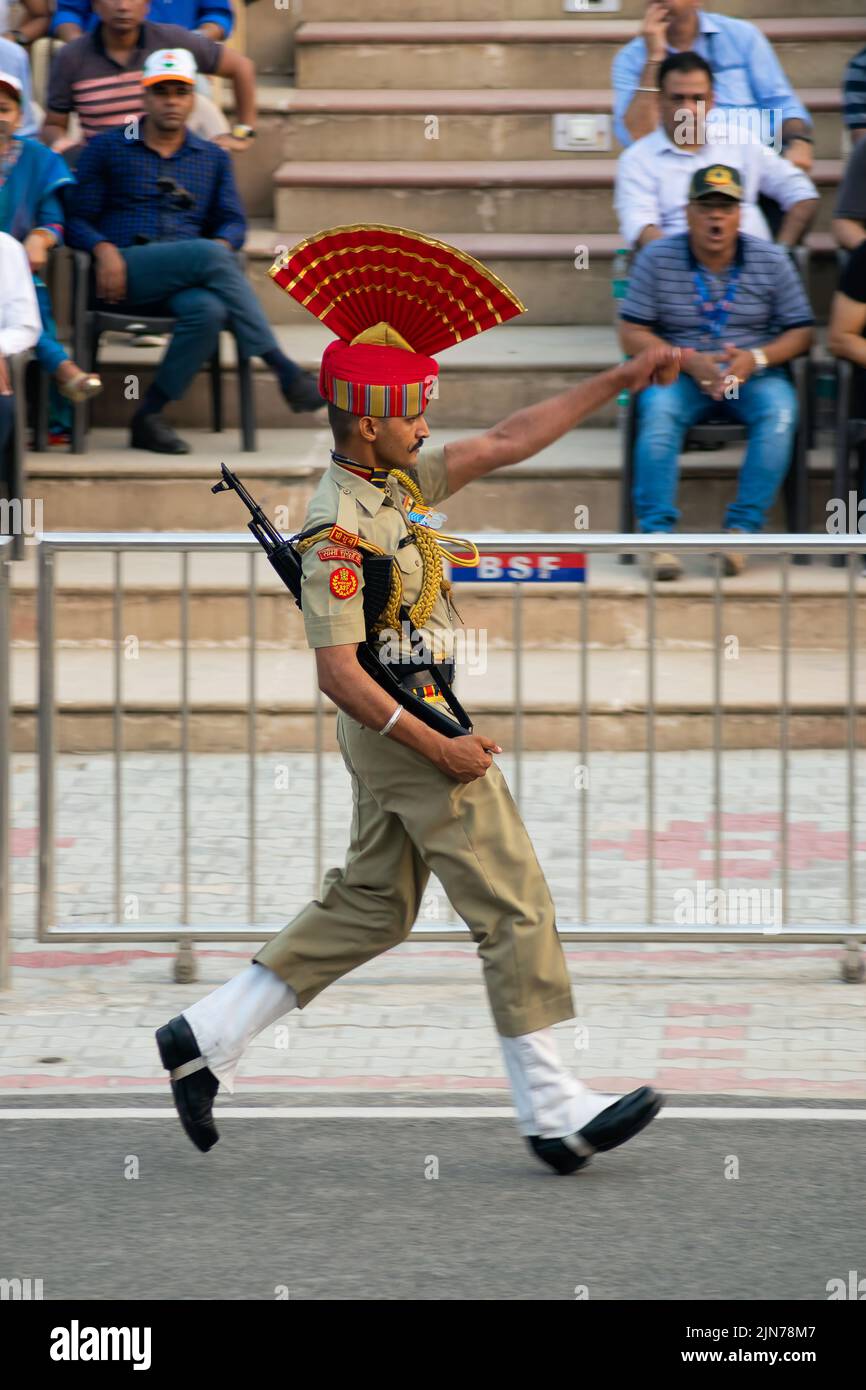 Soldier vertical hi-res stock photography and images - Alamy