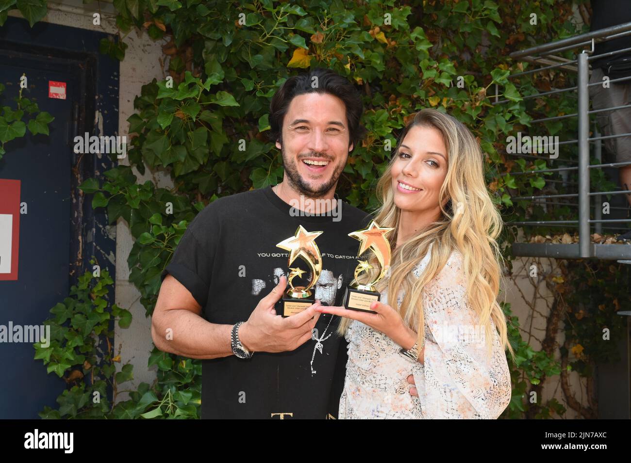 Cologne, Germany. 08th Aug, 2022. Actors Alexander Milo and Isabel ...