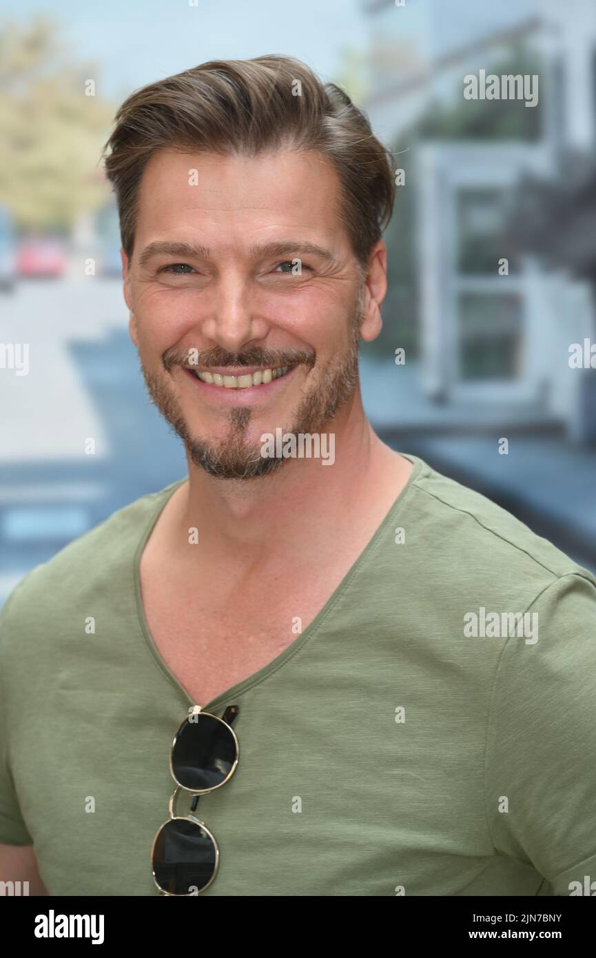 Cologne, Germany. 08th Aug, 2022. Actor Jan Ammann poses at the big fan meeting and award ...