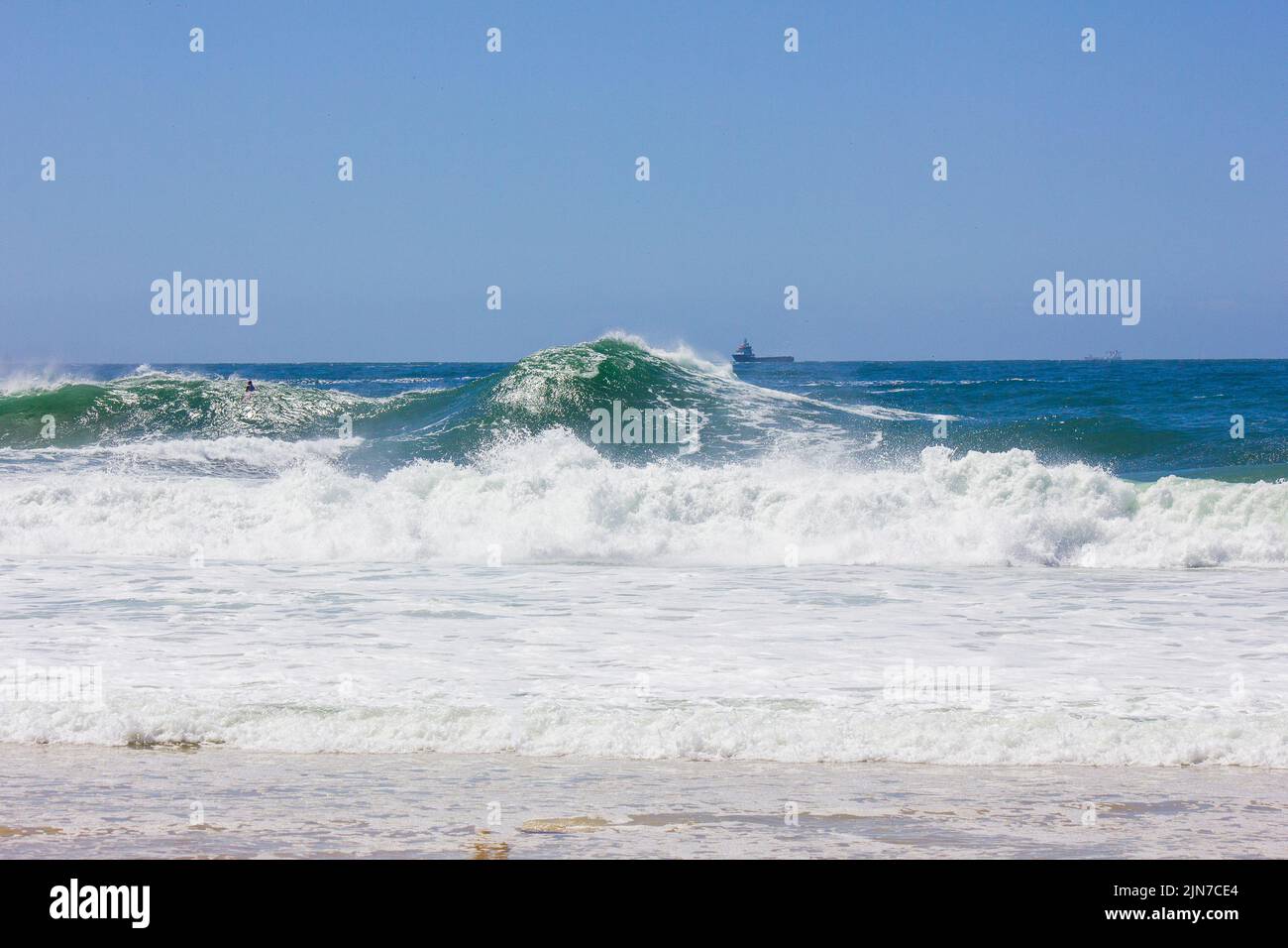 Wave at Rudder Beach in Copacabana in Rio de Janeiro Stock Photo - Alamy
