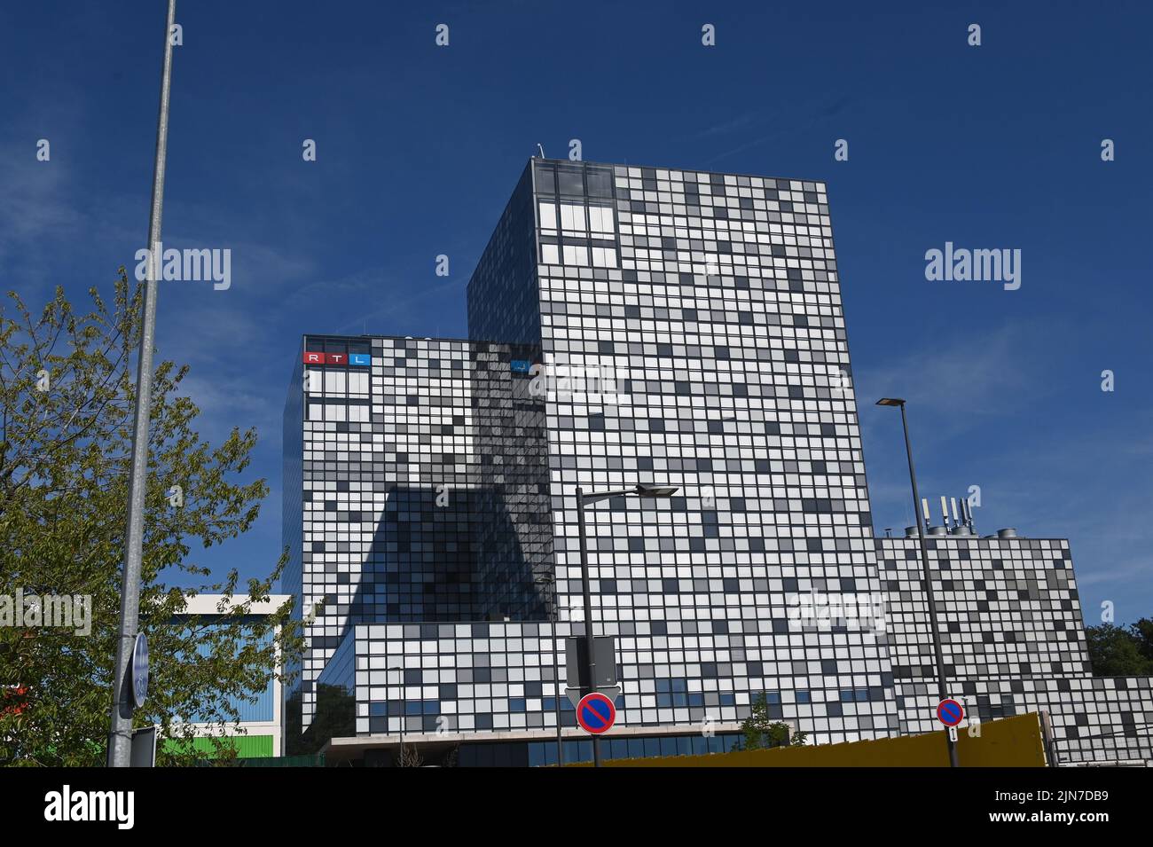 Luxemburg, Luxembourg. 07th Aug, 2022. Logo, RTL Group lettering on the ...