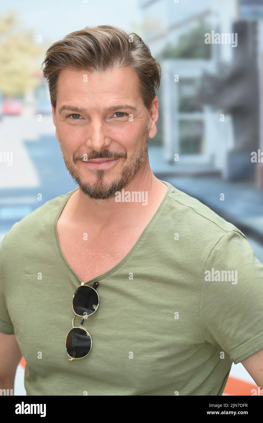 Cologne, Germany. 08th Aug, 2022. Actor Jan Ammann poses at the big fan meeting and award ...