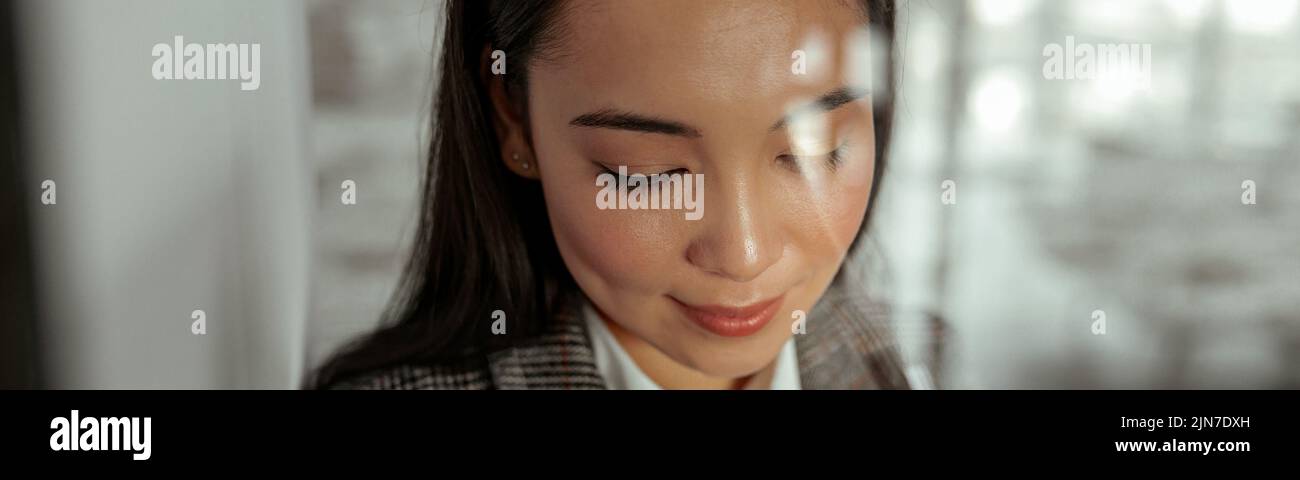 Standing behind glass hi-res stock photography and images - Alamy