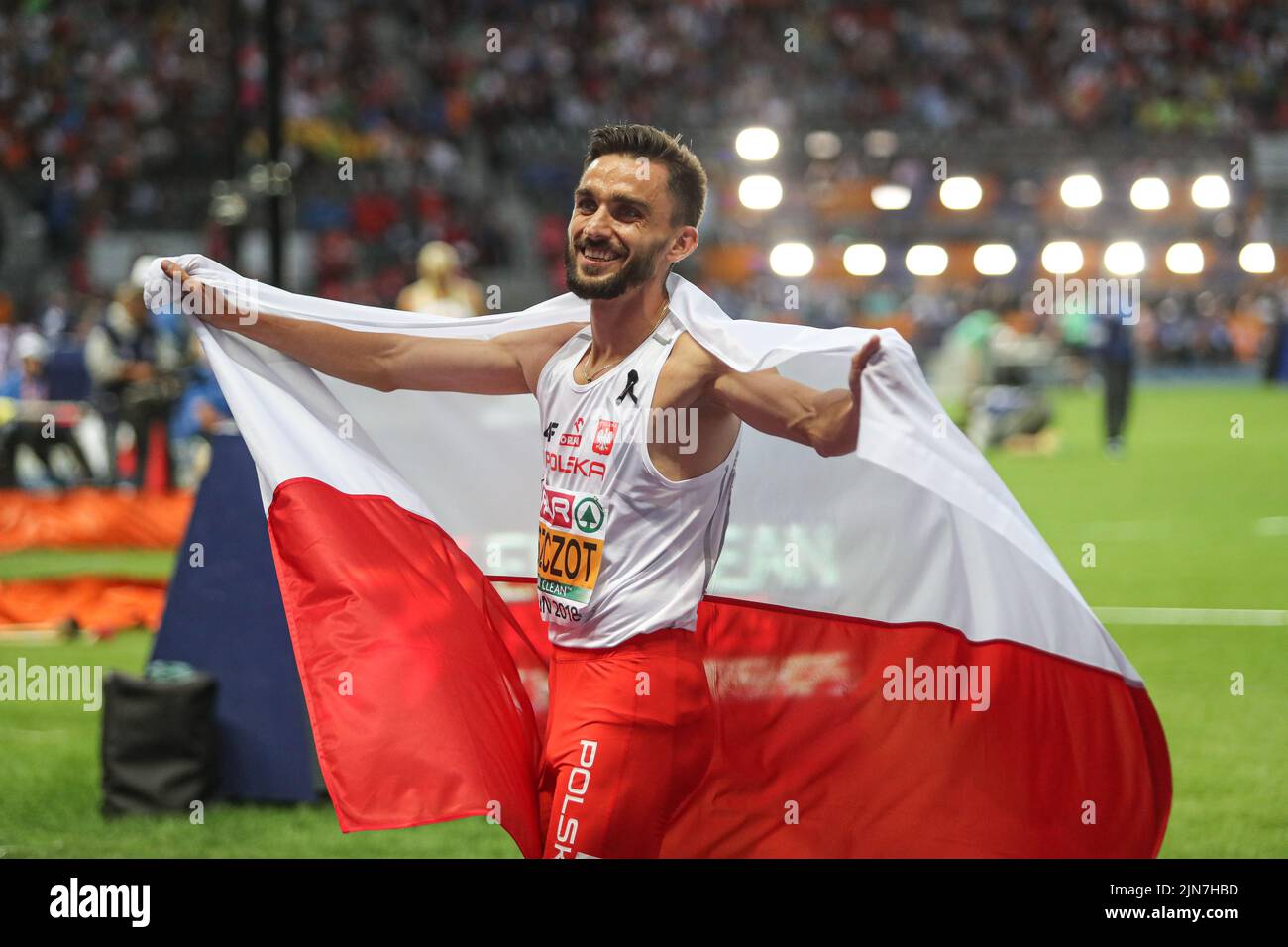 Adam Kszczot with the flag of his country at the European Athletics ...