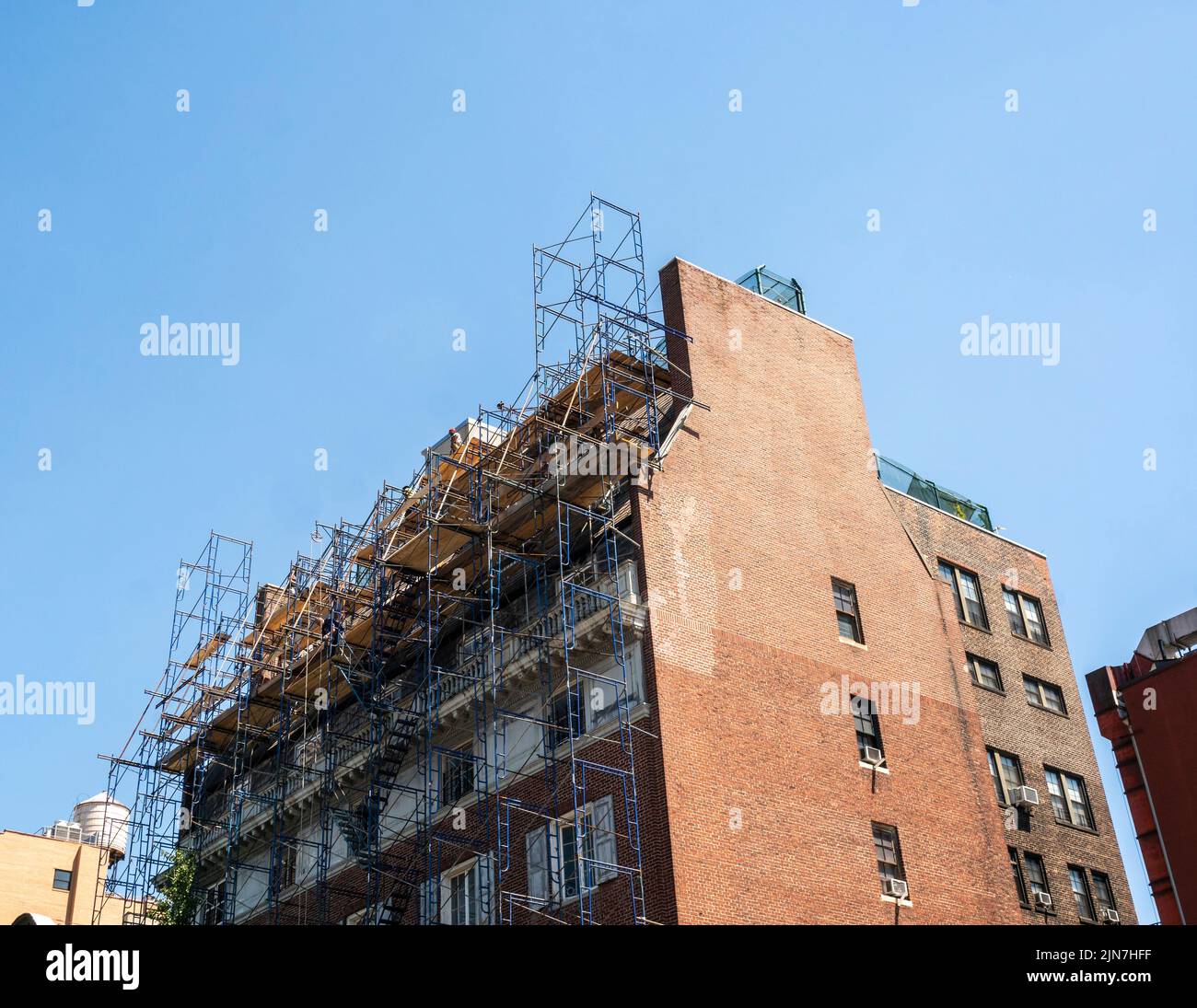 Scaffolding in greenwich village hi-res stock photography and images ...
