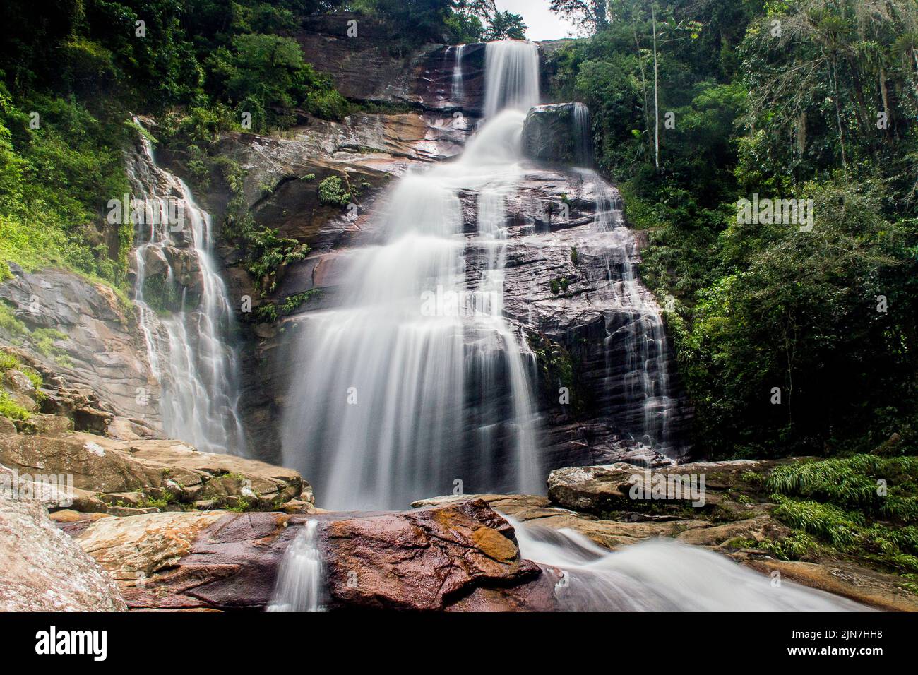 bride veil waterfall rio de janeiro Stock Photo - Alamy
