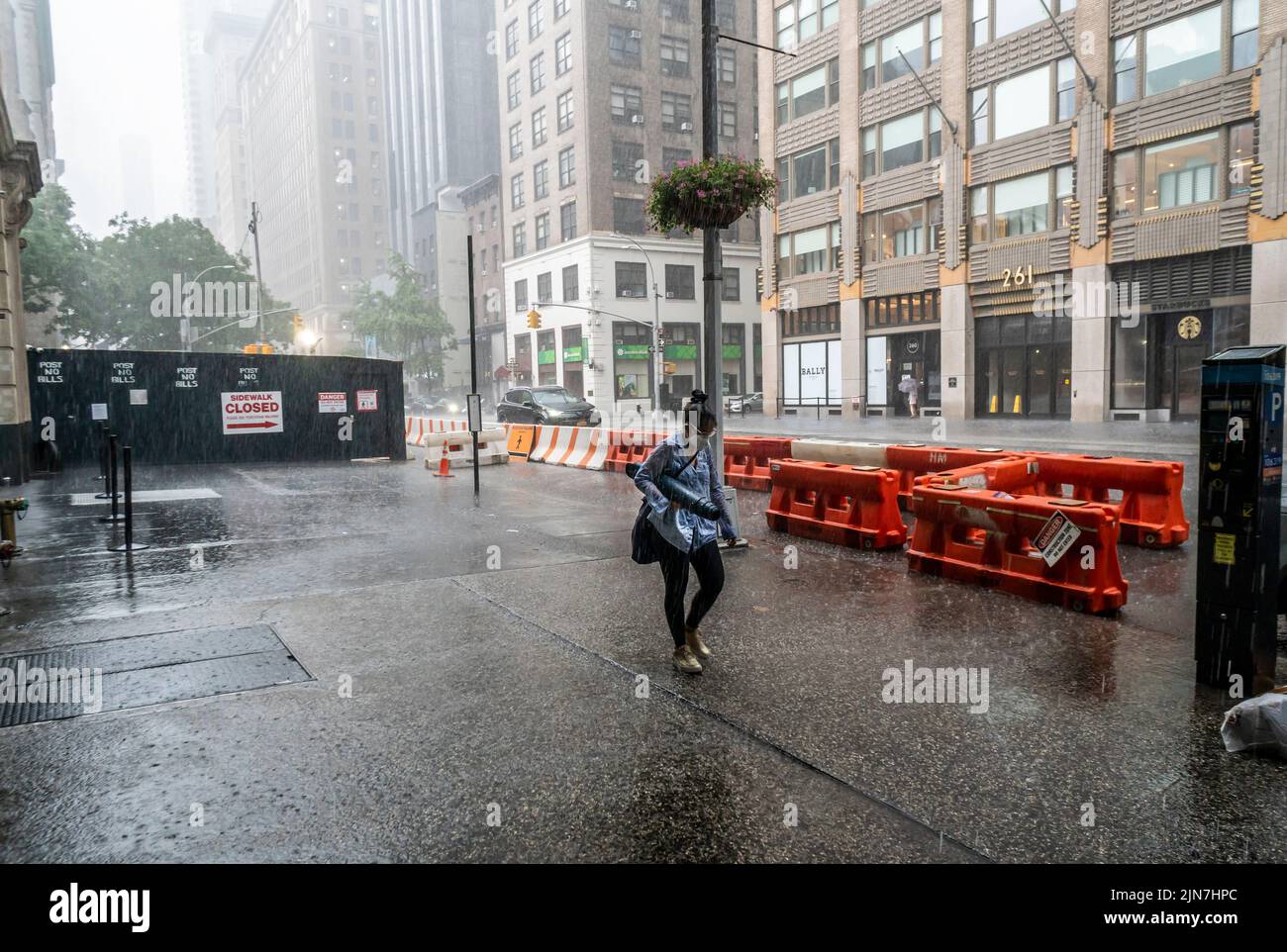 Humidity uncomfortable people hi-res stock photography and images - Alamy